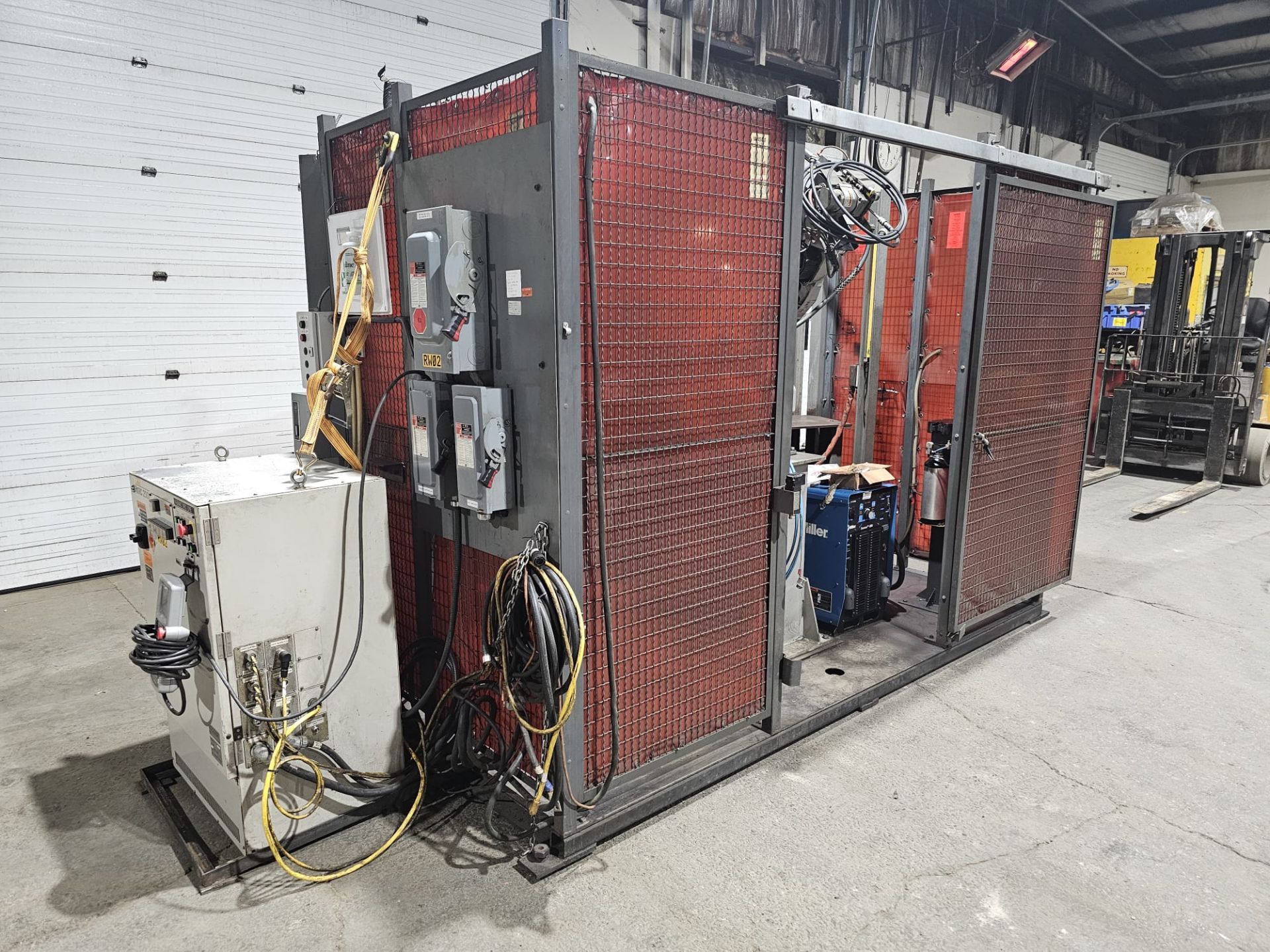 Motoman Model UP-6 Welding Robot Cell with Yasnac Controller, Miller ...