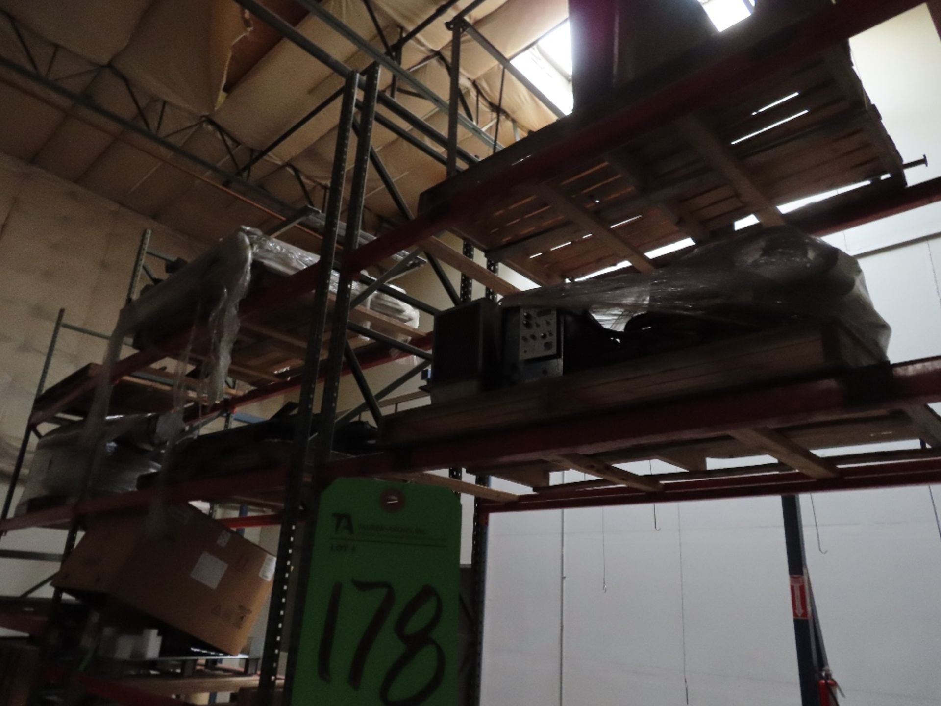 (Lot) Loose Contents on Rack