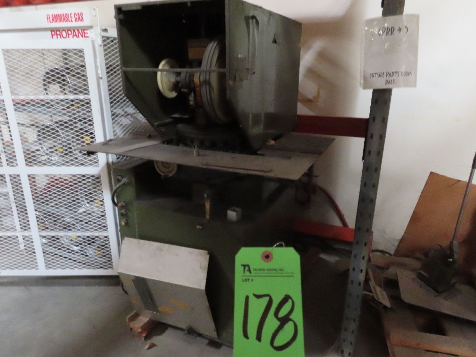 (Lot) Loose Contents on Rack