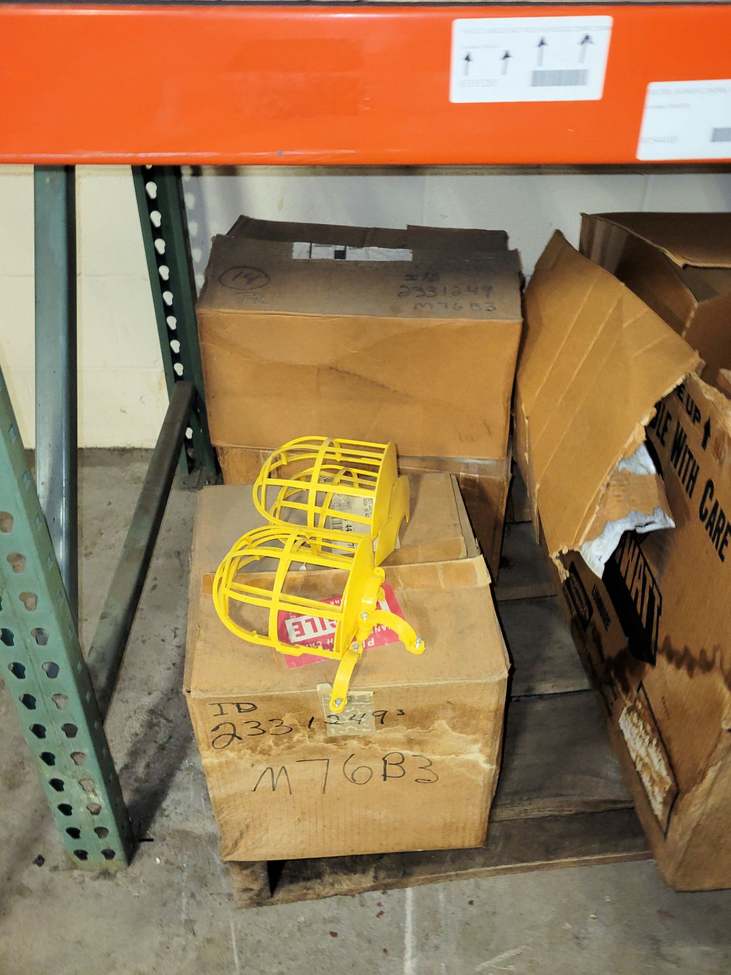 Lot - Hubbell Superwatt Metal Halide High or Low Bay Light Fixture and ...