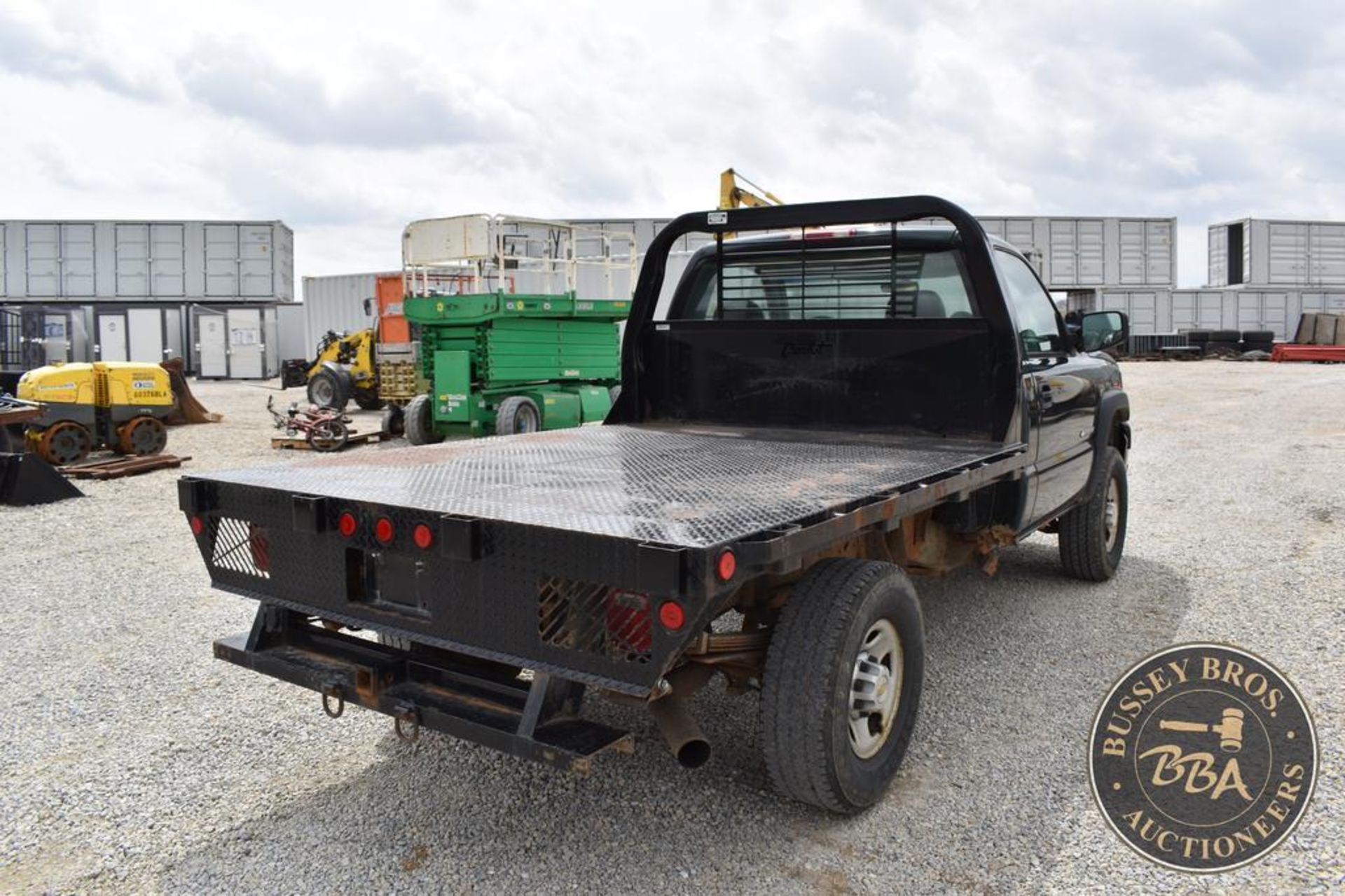 2003 Chevrolet 2500HD, flatbed farm truck, 4x4, single cab, 131,700 ...