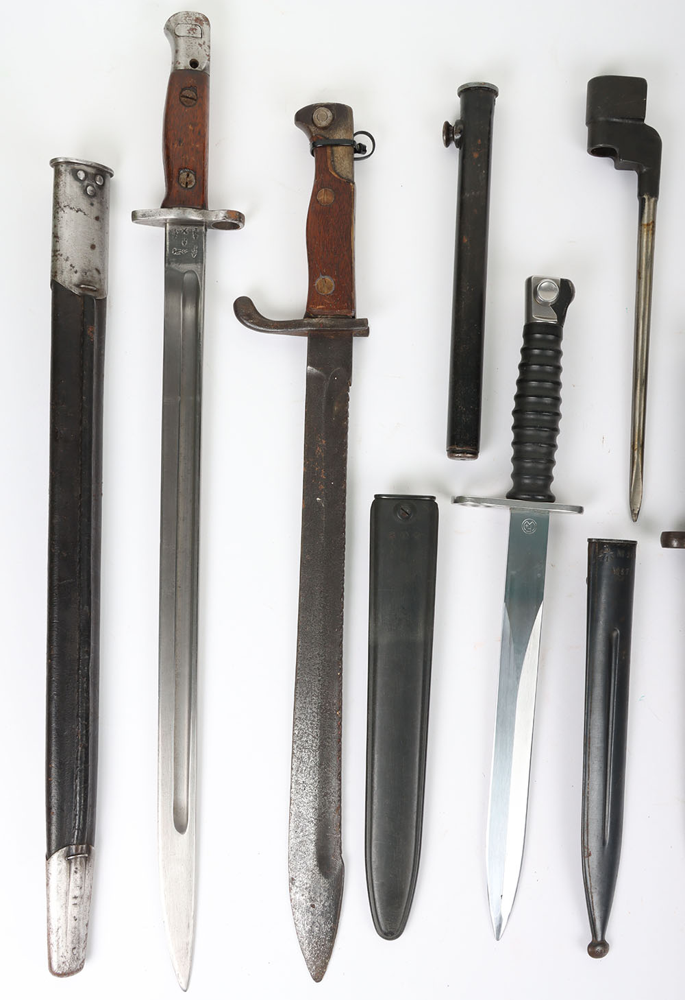 7x Military Bayonets: Selection of mixed periods to include 1907 ...