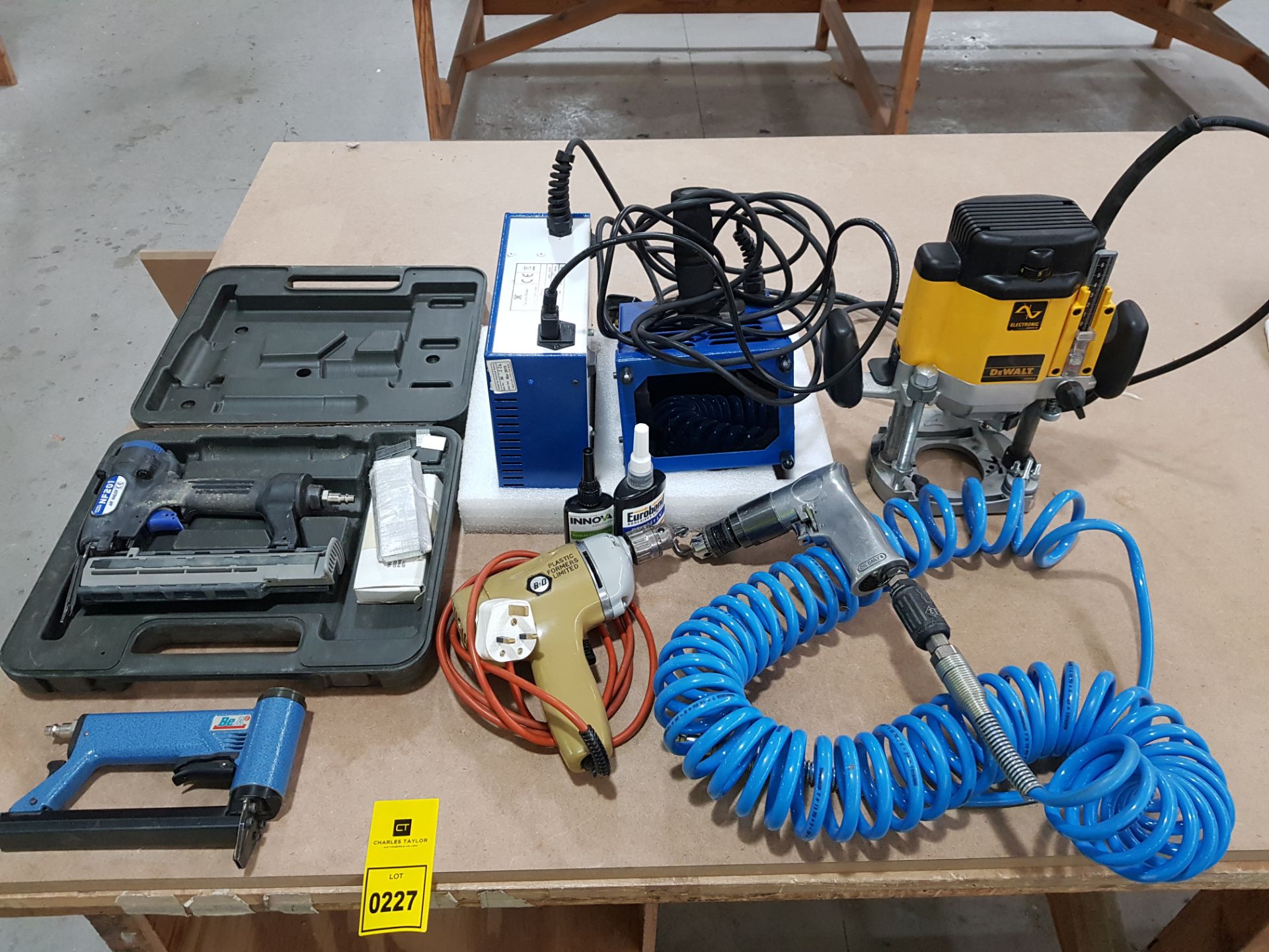 7 X MIXED TOOL LOT- DE WALT ROUTER, MAX NF201/18 - 35 AIR NAILER, UV ...