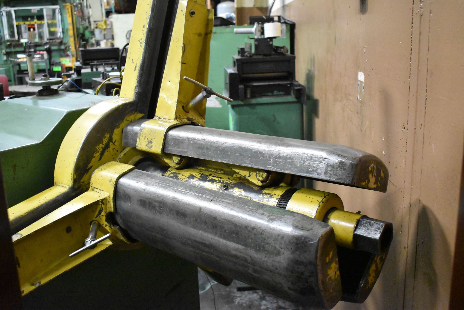 { Choice of lots: 162 } AMERICAN STEEL LINE CO. MODEL 60 4,000 LB ...