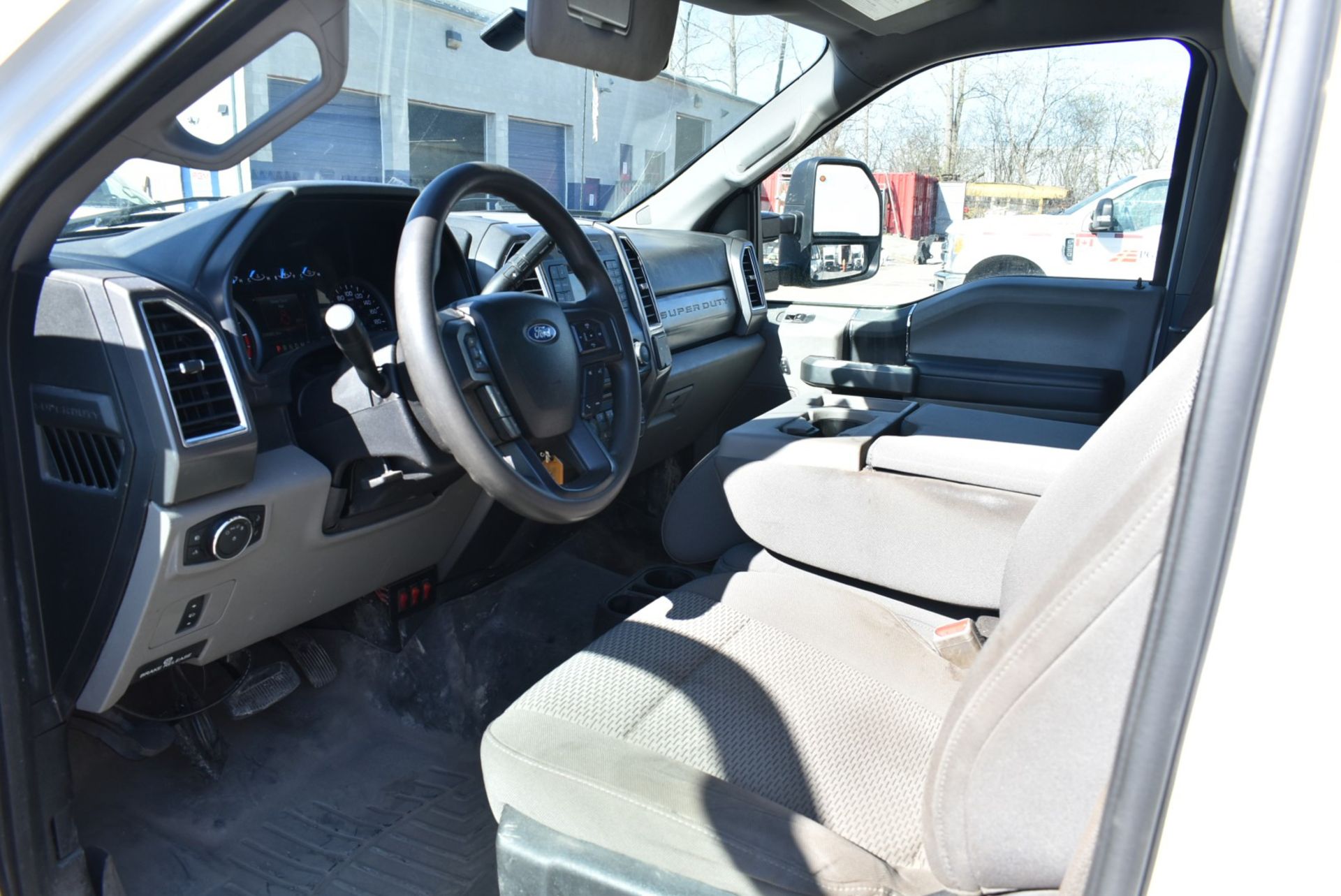 FORD (2017) F250 XLT SUPER DUTY CREW CAB PICKUP TRUCK WITH 6.2L 8 CYL ...