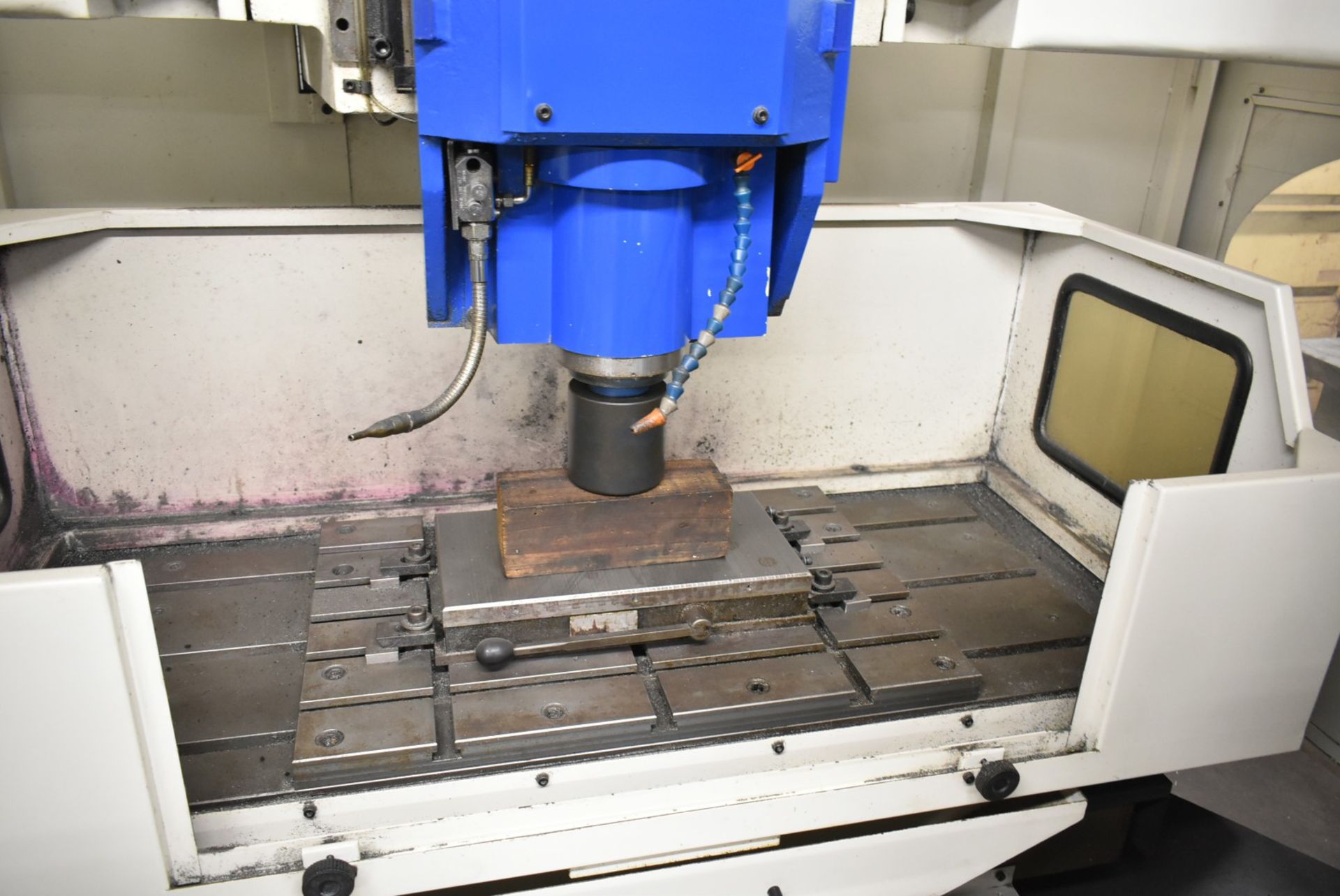 TOSHIBA ASV400 HIGH SPEED CNC VERTICAL MACHINING CENTER WITH TOSNUC 83 ...