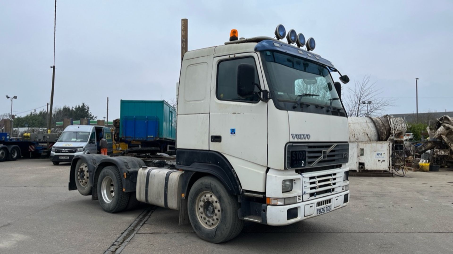VOLVO FH12.420 Tractor Unit 6x2 (Year 2001), REG: Y825TGG, (102,660 km ...