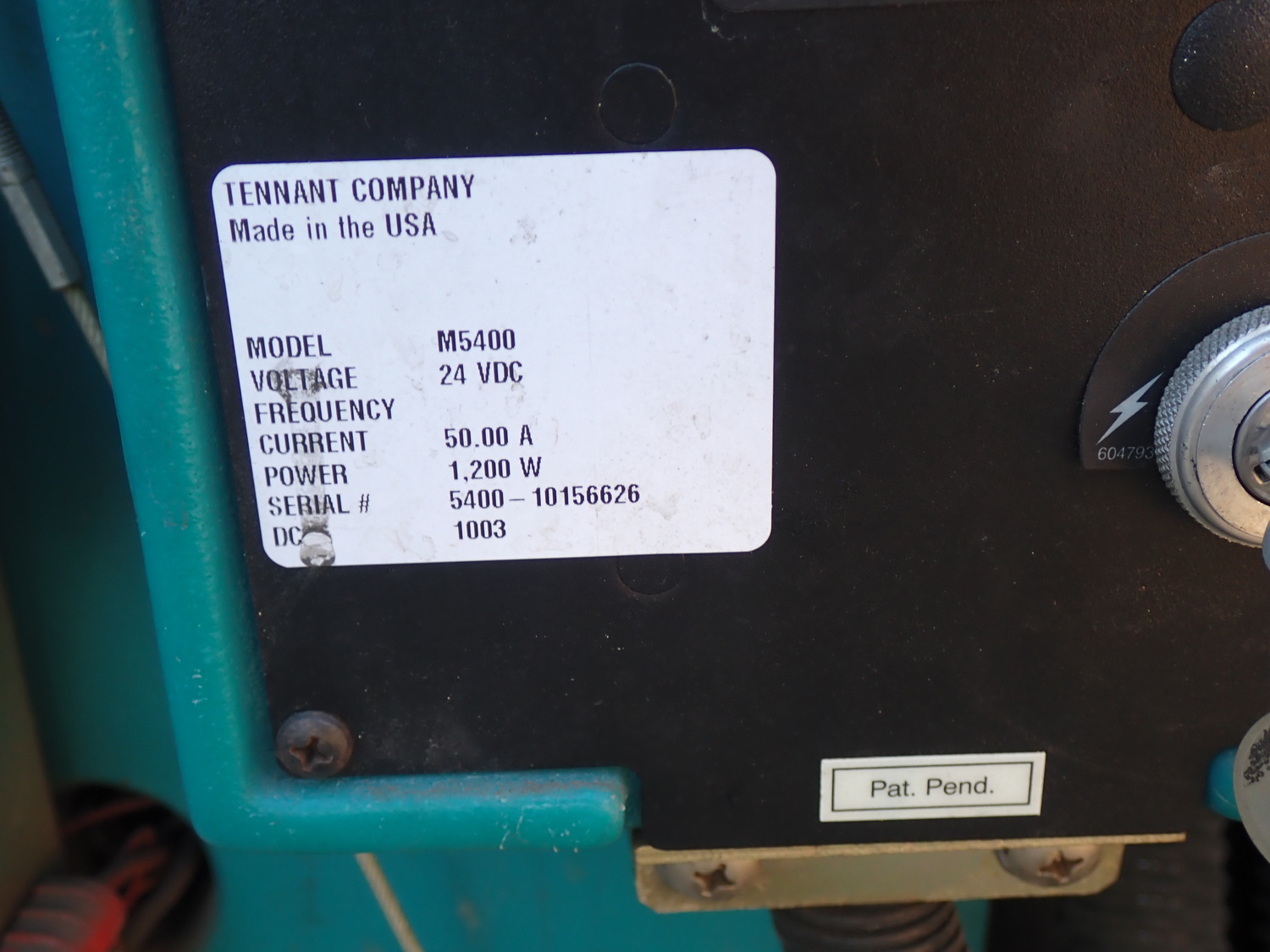 TENNANT M5400 WALK-BEHIND ELECTRIC FLOOR SCRUBBER W/ CHARGER