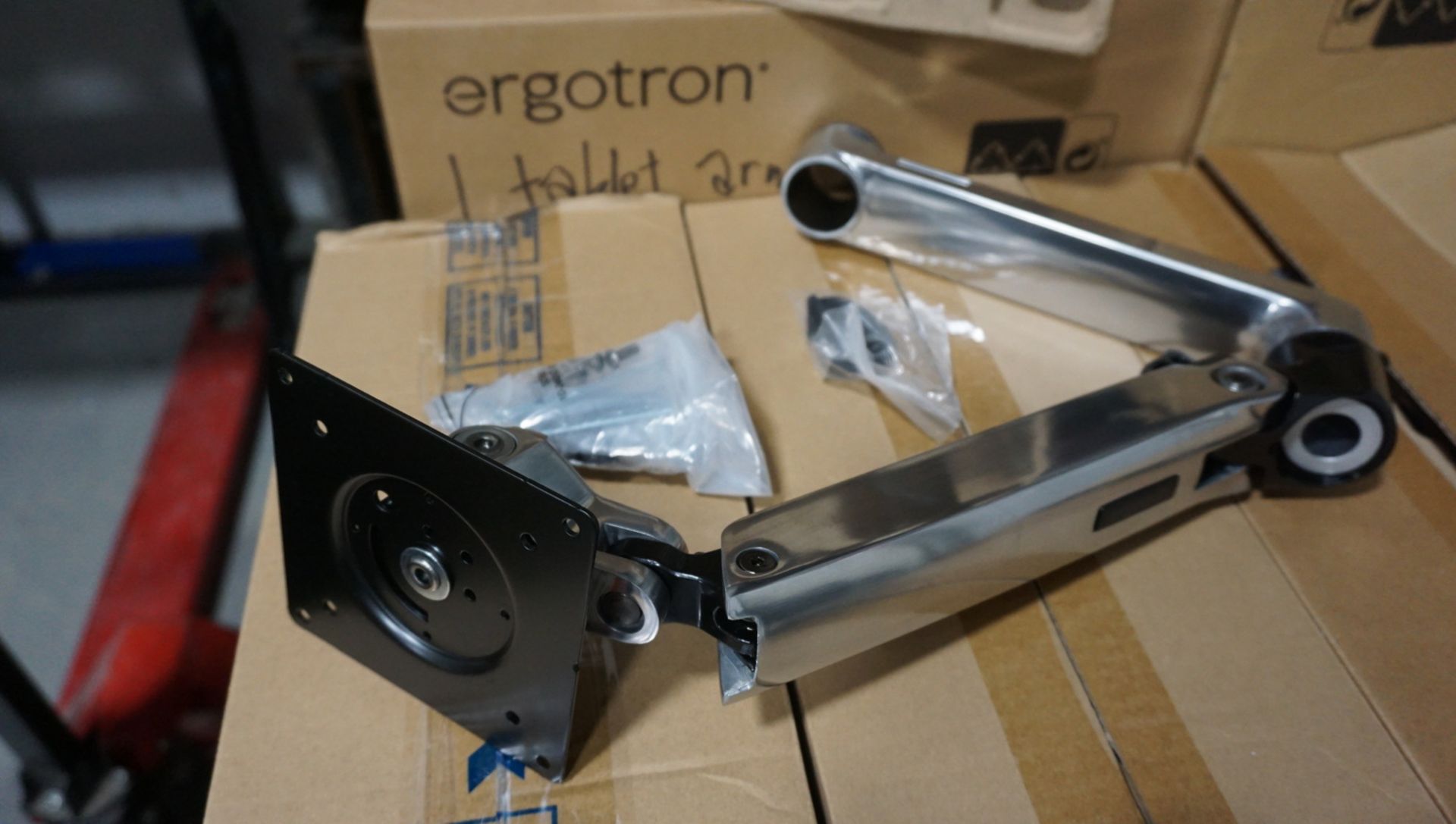 UNITS - ERGOTRON 45-243-026 WALL MOUNT MONITOR ARM (NEW IN BOX)