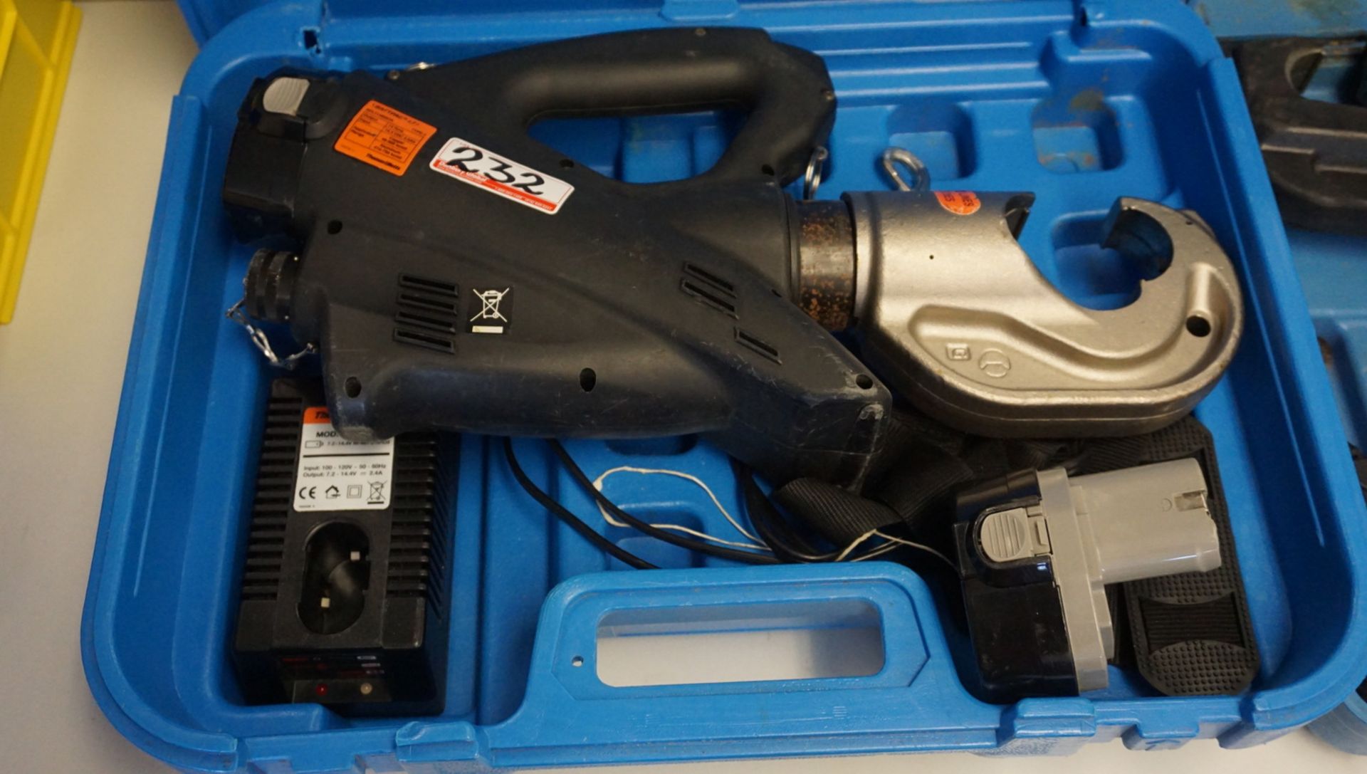 LOT - THOMAS & BETTS BPLT-14BSCR 14-TON TYPE 2 14.4V CRIMPER W/ BATTERY ...
