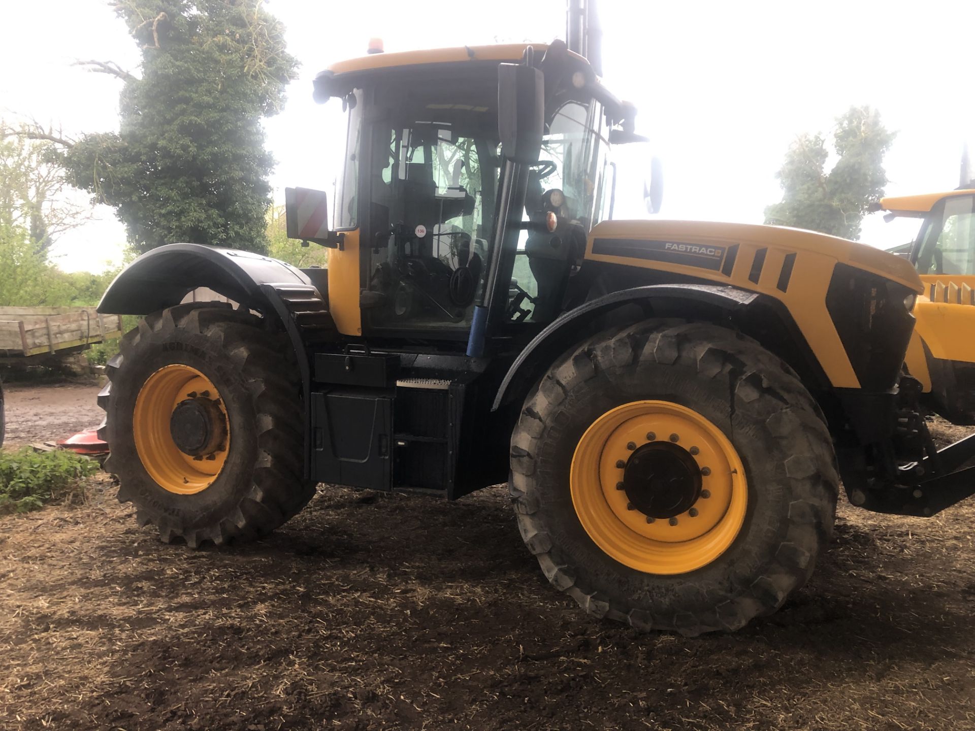 2020 JCB Fastrac 4220 four wheel drive & steer Tractor c/w air ...