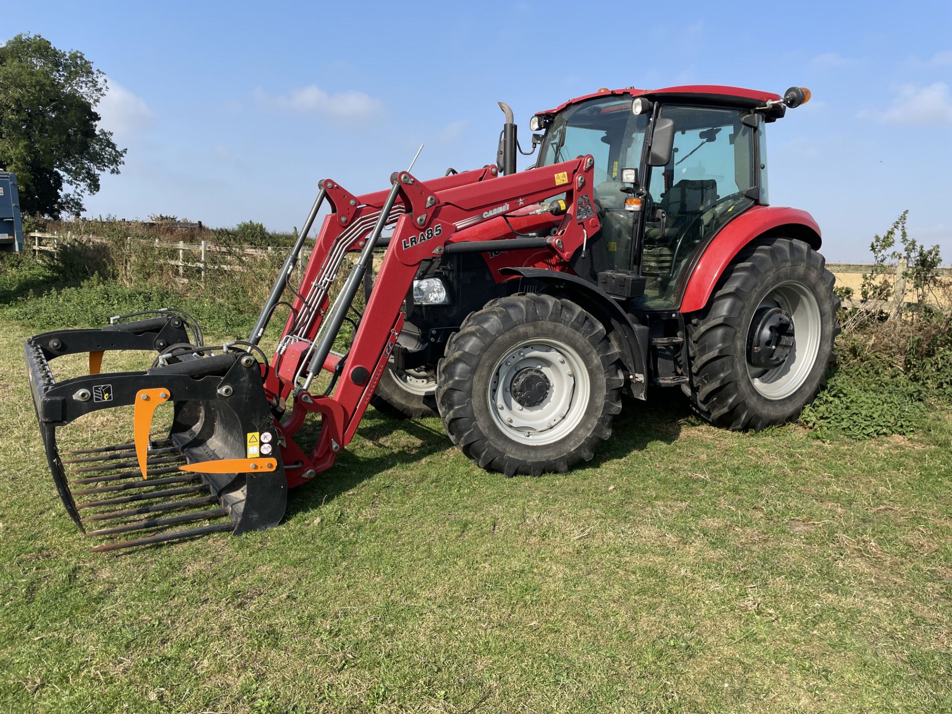 2017 Case IH105C Farmall four wheel drive Tractor c/w 40K transmission ...