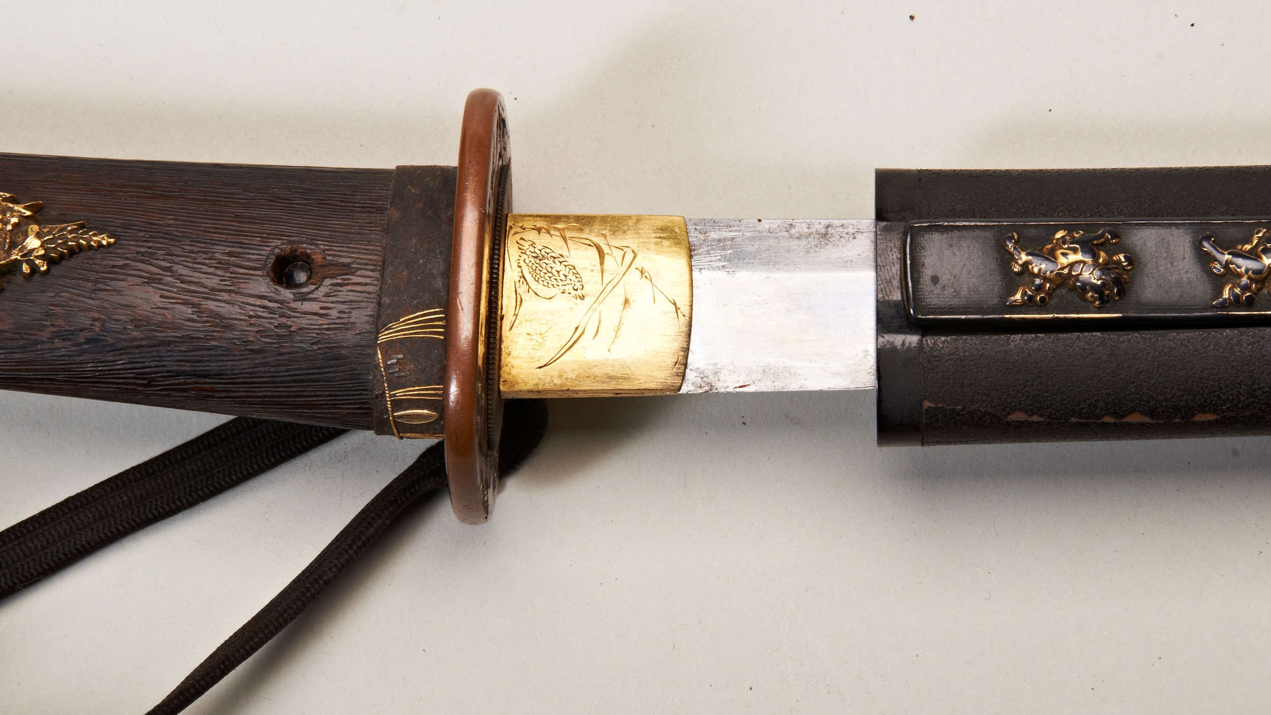 A GOOD JAPANESE TANTO WITH FINALLY DETAILED KABUTO GANE, TSUKA-AI ...