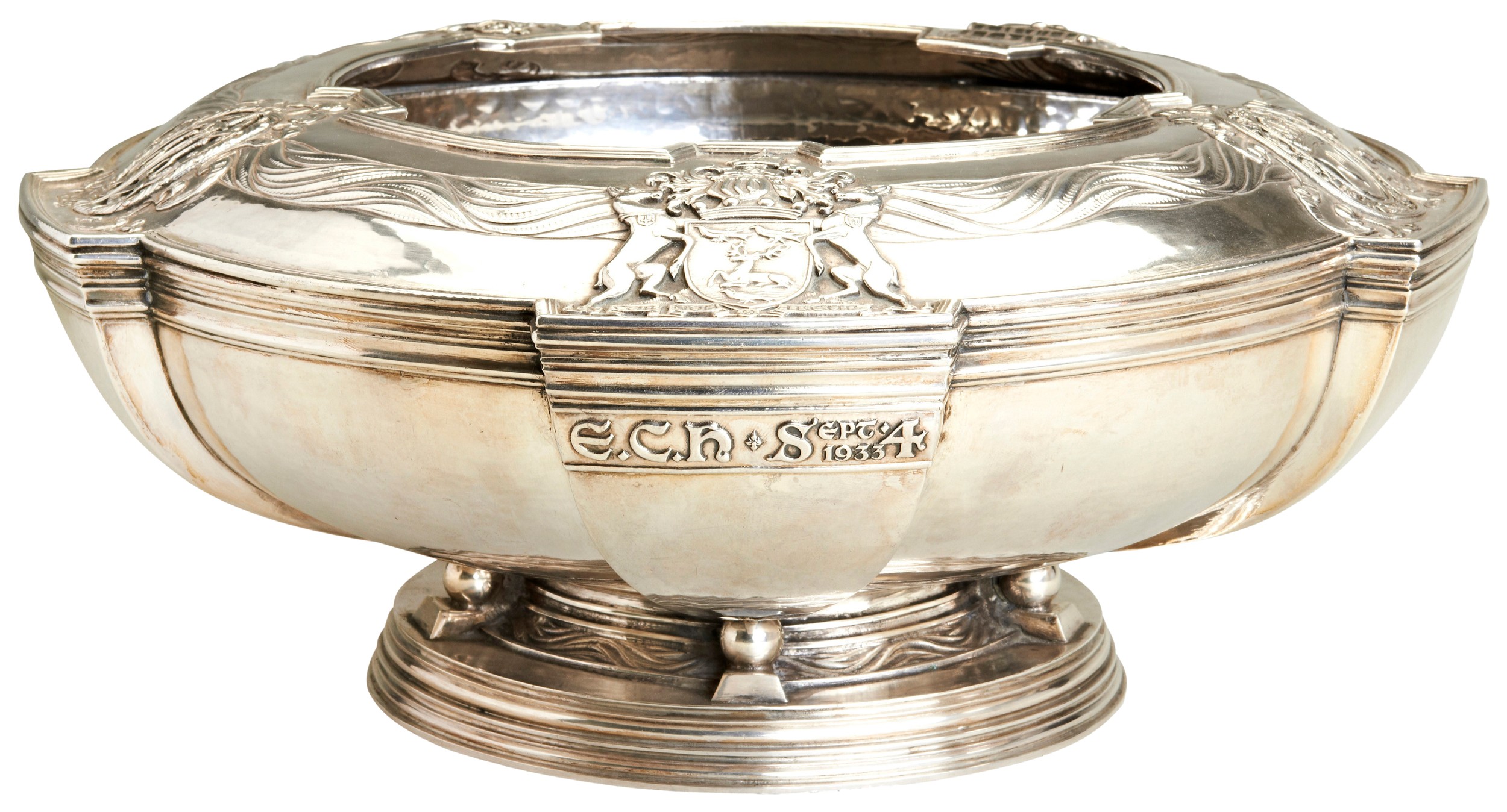 A VERY LARGE ROSE BOWL, OMAR RAMSDEN, LONDON 1933. This large and heavy ...