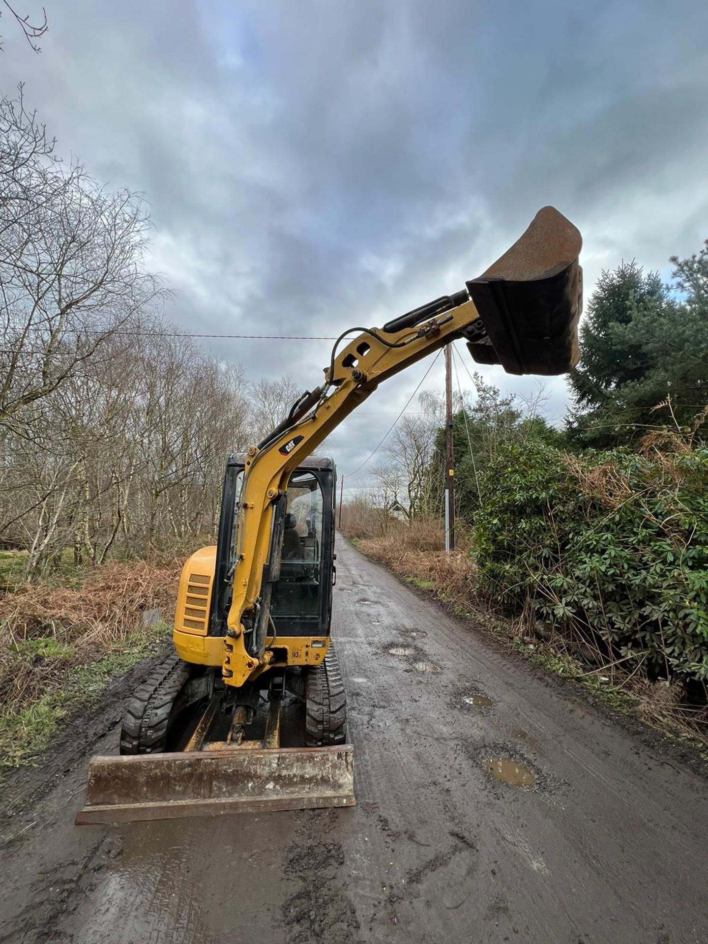 Cat 302.7D mini digger excavator full cab 2.7 ton track machine ...