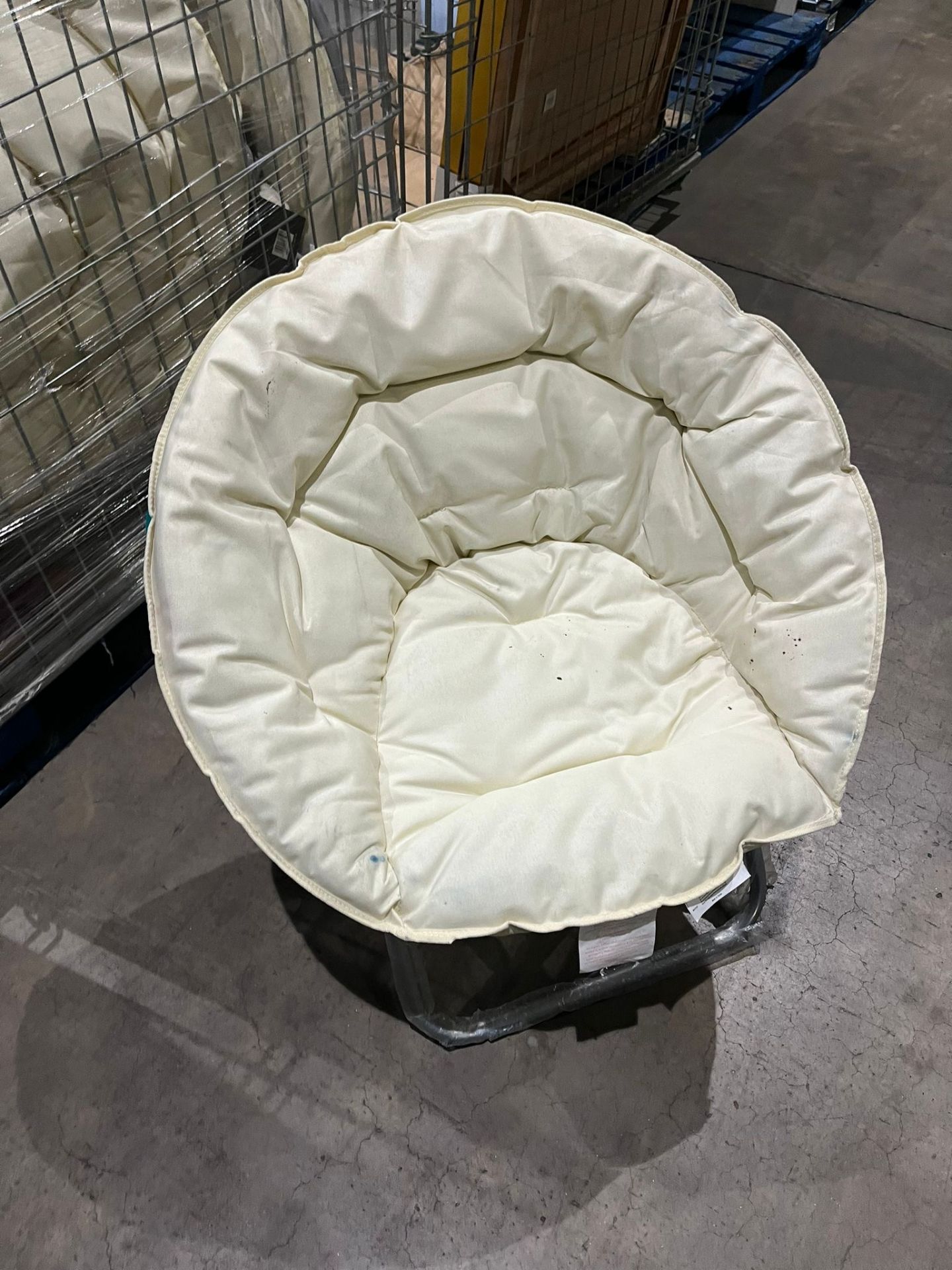 Pallet containing 30 x brand new moon chairs Note: warehouse dust ...