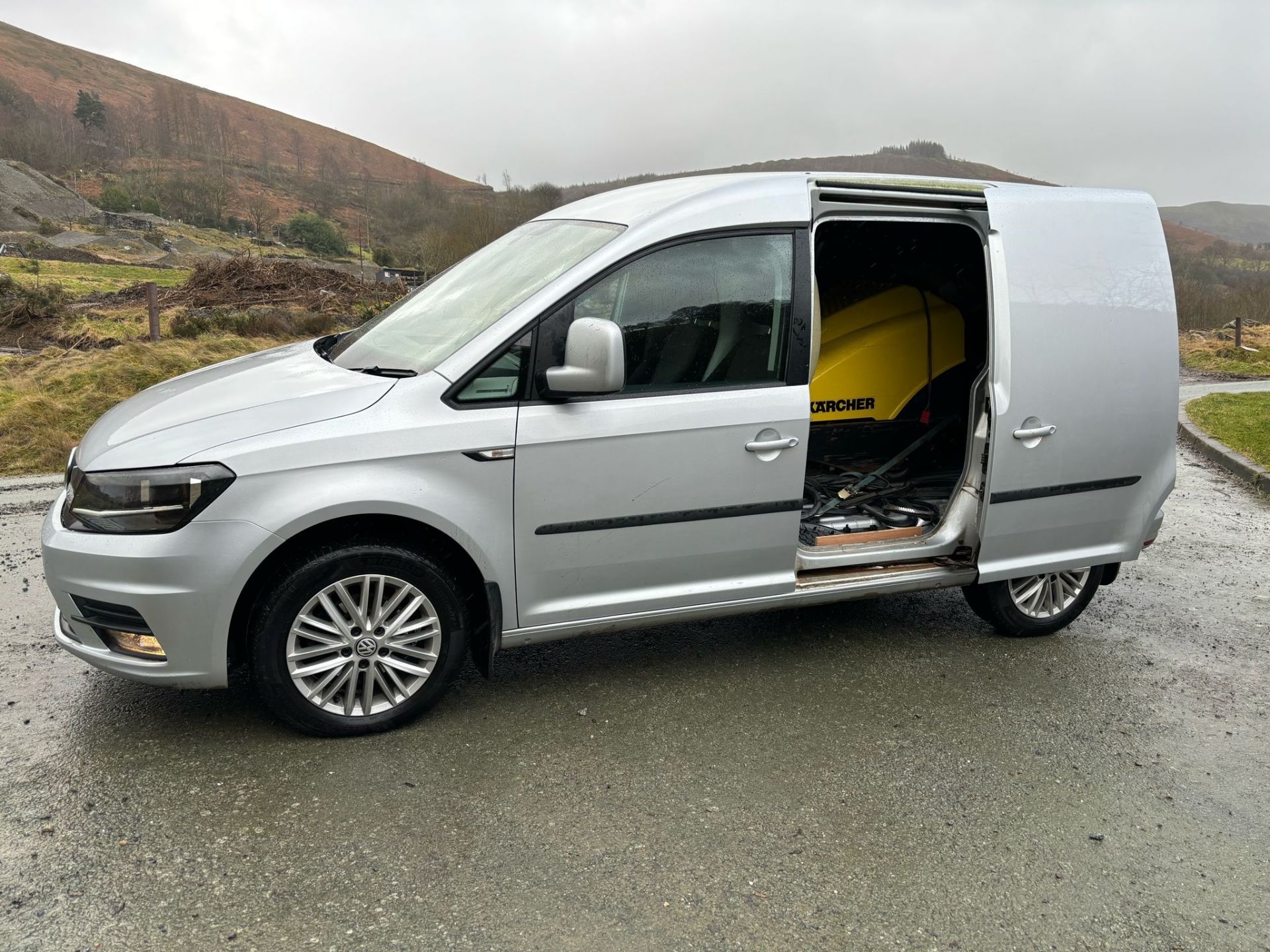 VW Caddy Highline C20 Van - Ultimate Efficiency and StylePrepare to bid ...