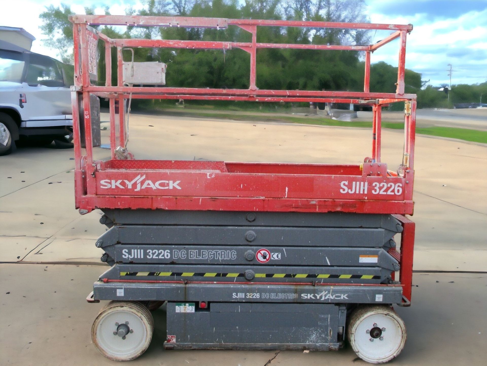 Reach New Heights with Skyjack SJ3226 Cherry PickerReady to elevate ...