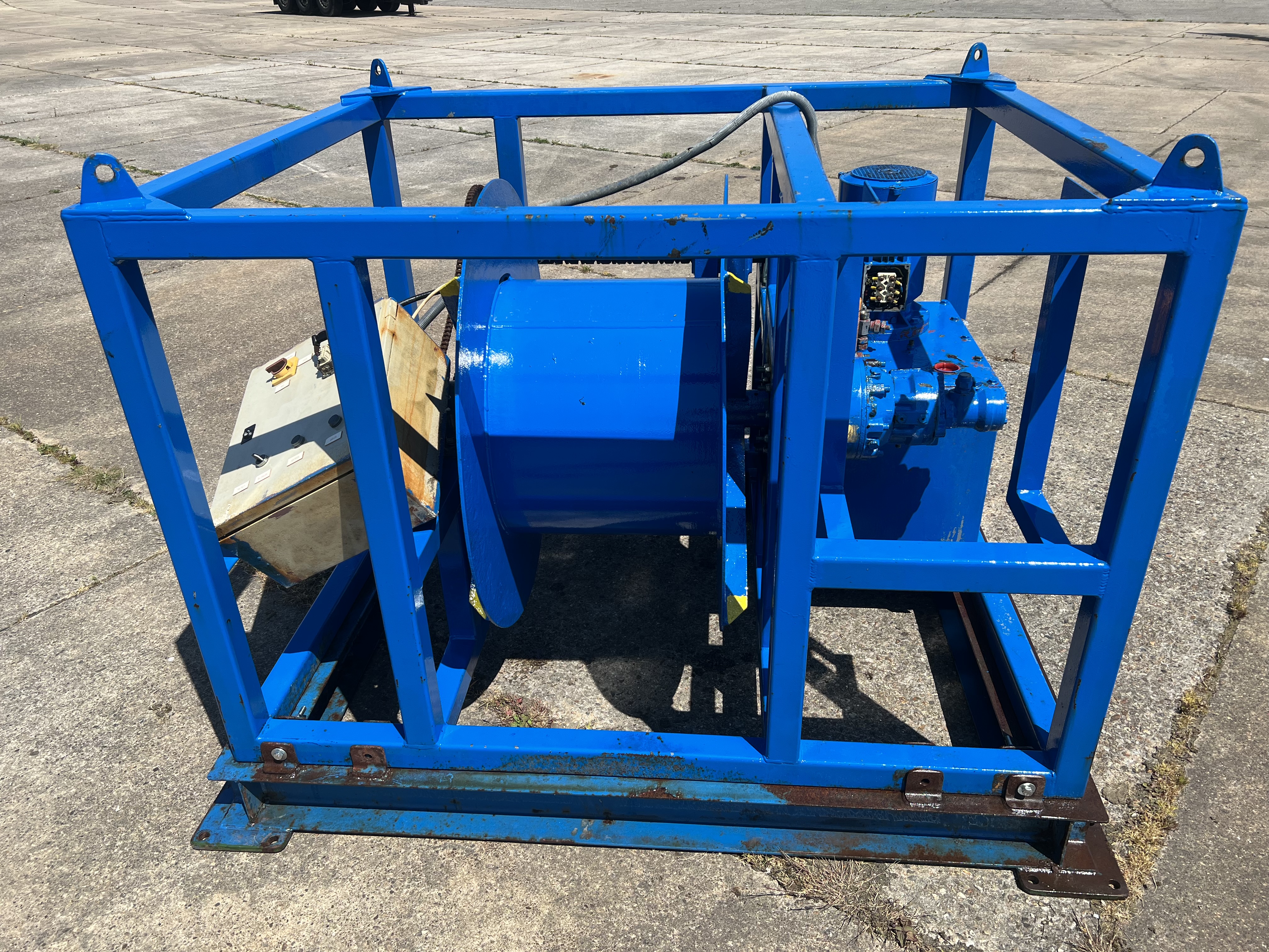 Hydraulic Winch C/W hydraulic power pack. Drum inner dims 500mm Chain ...