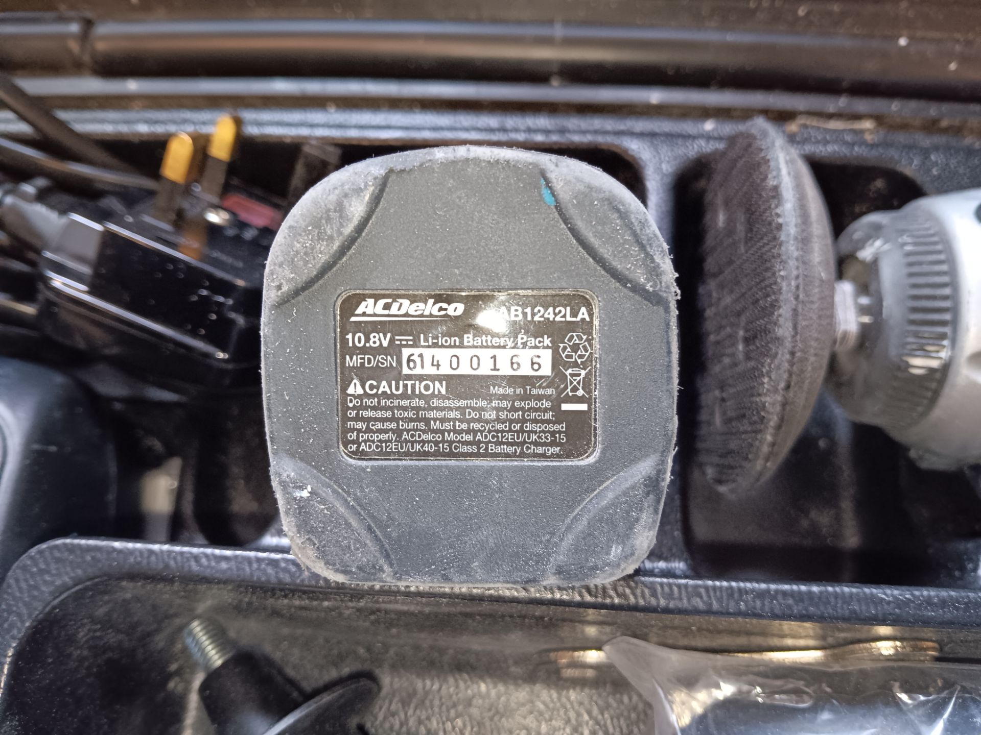 AC Delco ARS1210 polisher mini polisher with 2 x 2ah Batteries and Charger