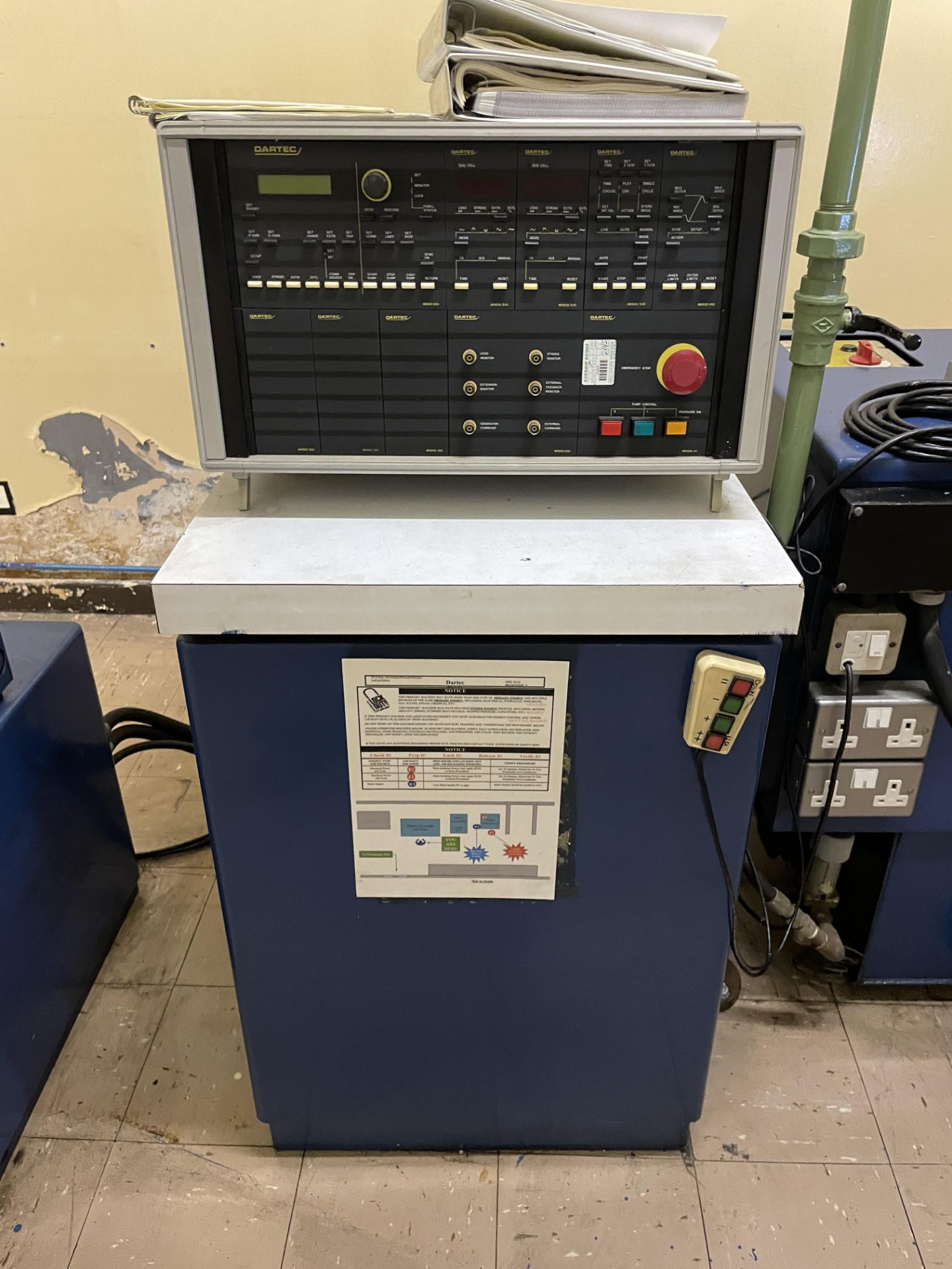 Dartec 600 KN Hydraulic test unit, 1992 with Dartec M9500 Digital ...