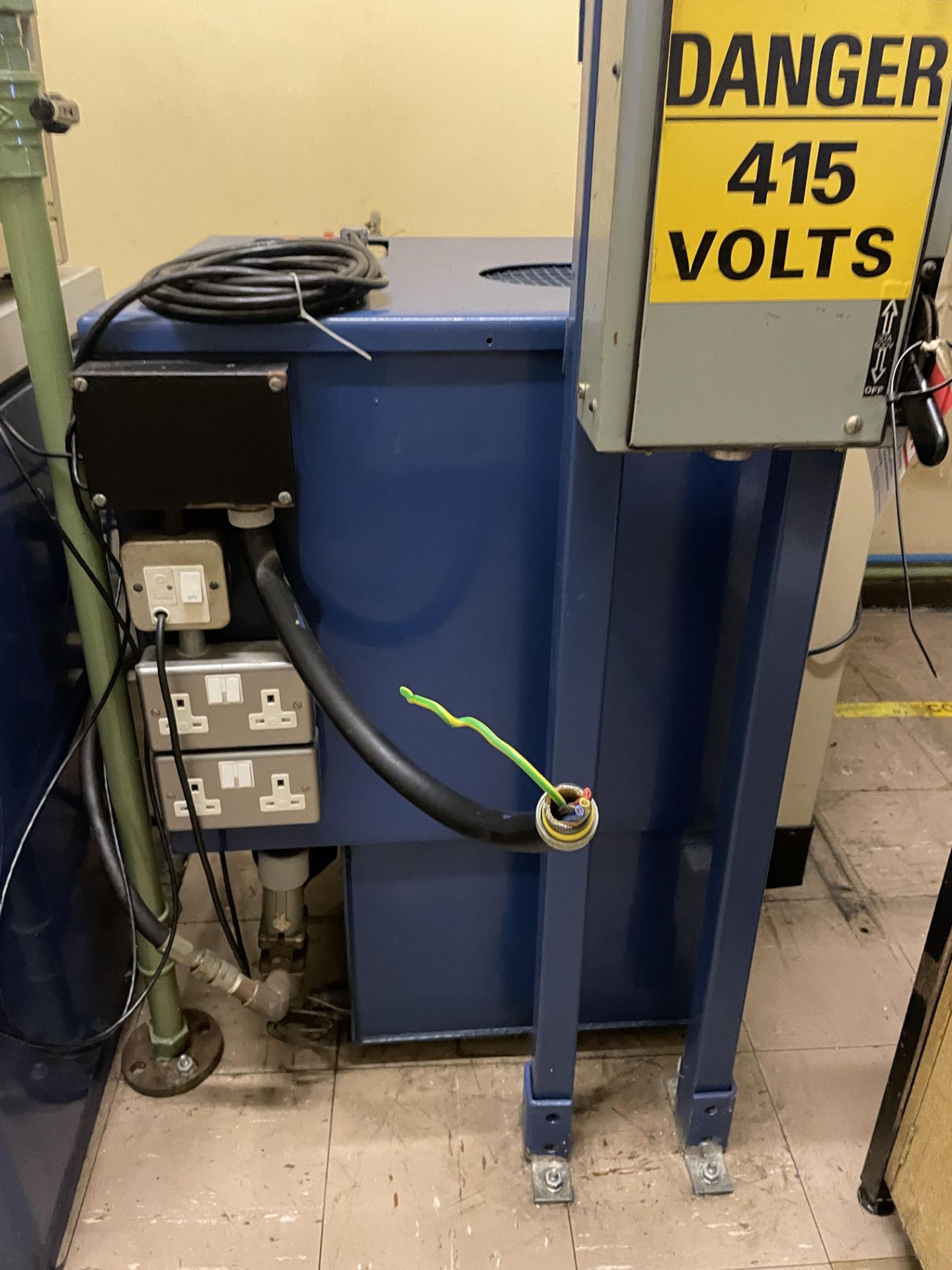 Dartec 600 KN Hydraulic test unit, 1992 with Dartec M9500 Digital ...