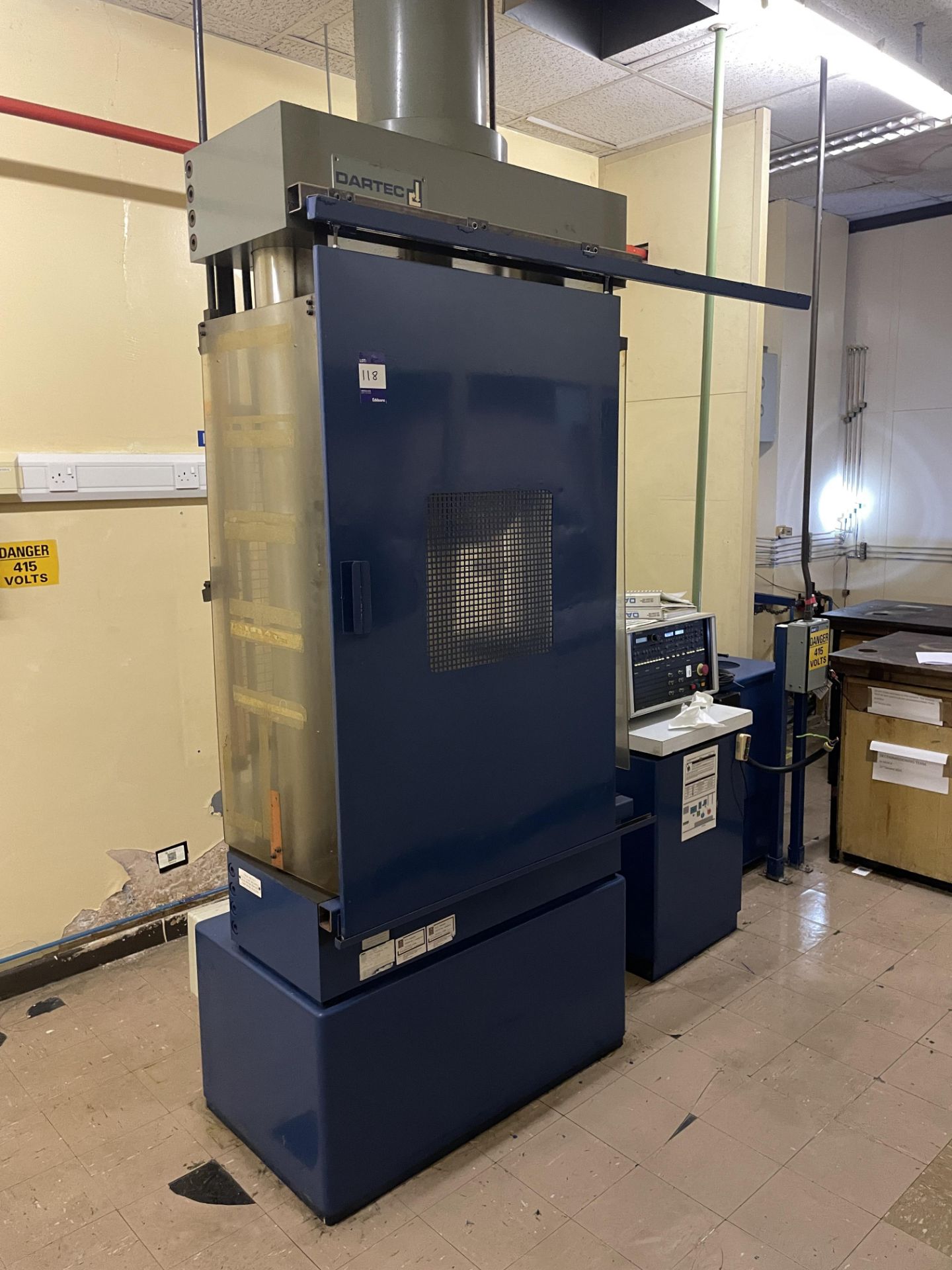 Dartec 600 KN Hydraulic test unit, 1992 with Dartec M9500 Digital ...