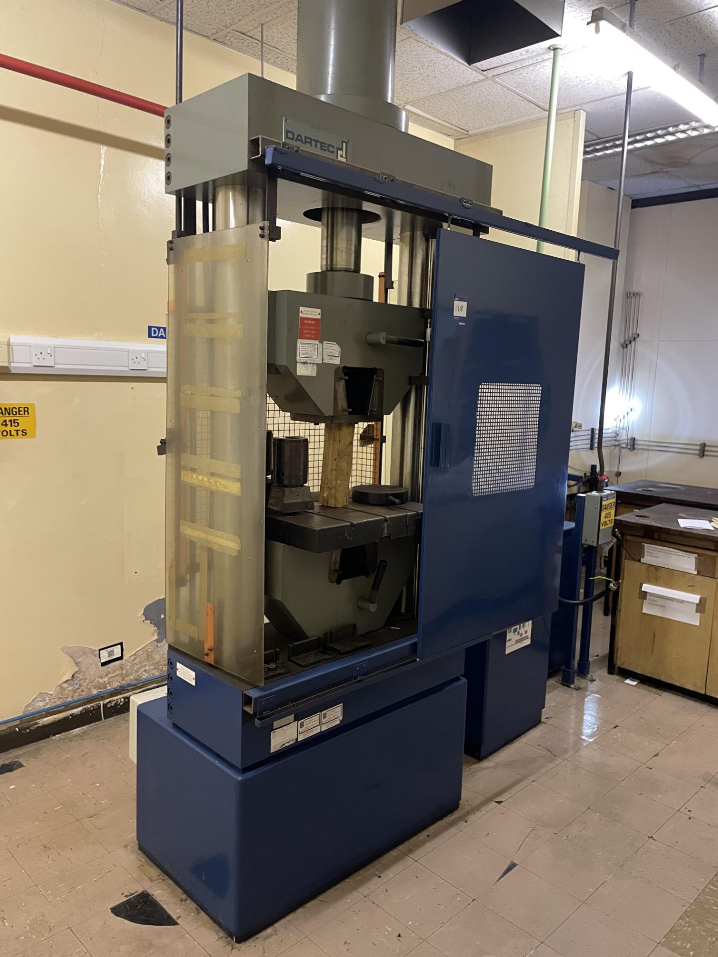 Dartec 600 KN Hydraulic test unit, 1992 with Dartec M9500 Digital ...
