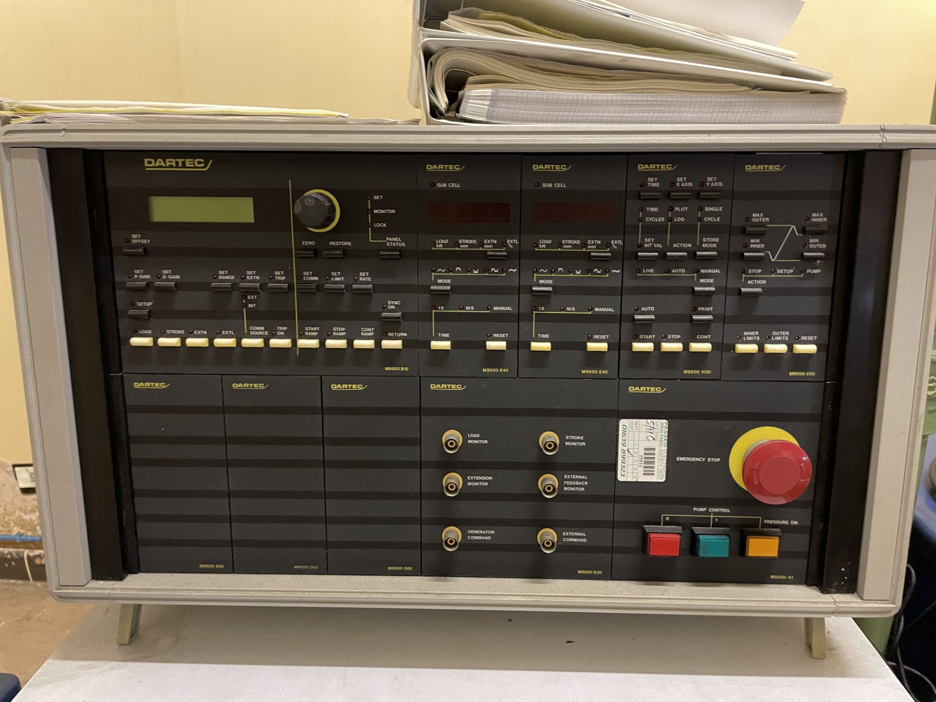 Dartec 600 KN Hydraulic test unit, 1992 with Dartec M9500 Digital ...