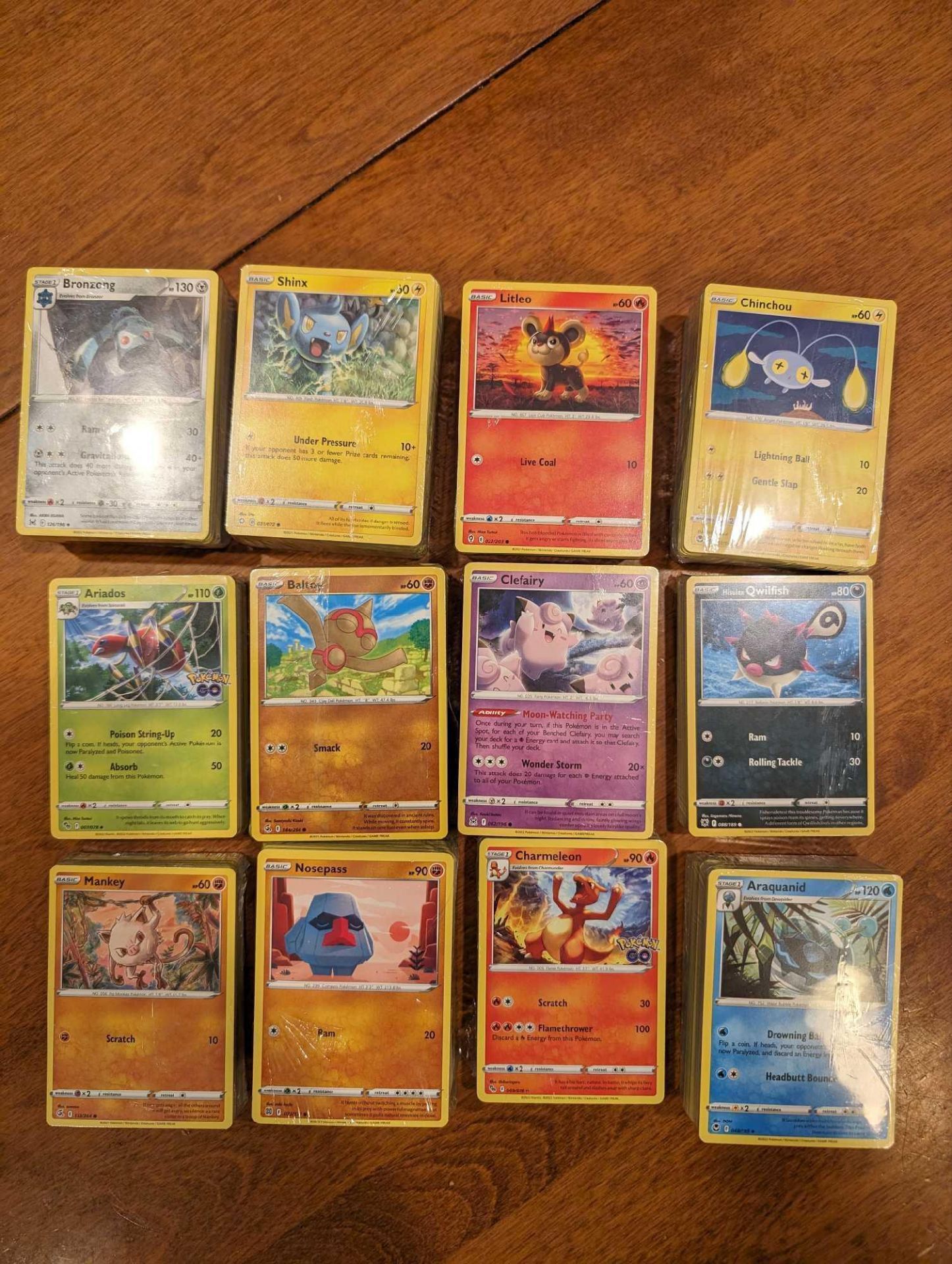 Approx 1,000 Pokemon Cards