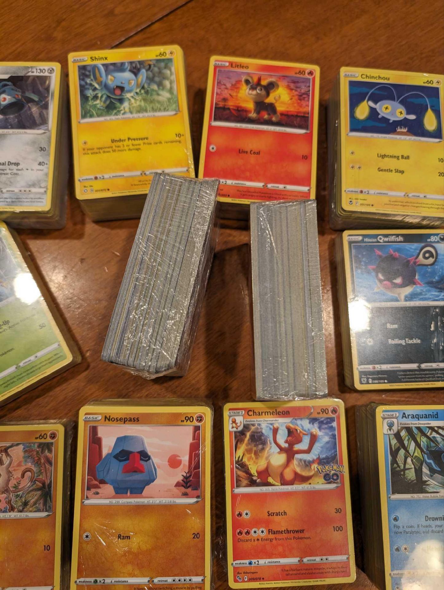 Approx 1,000 Pokemon Cards