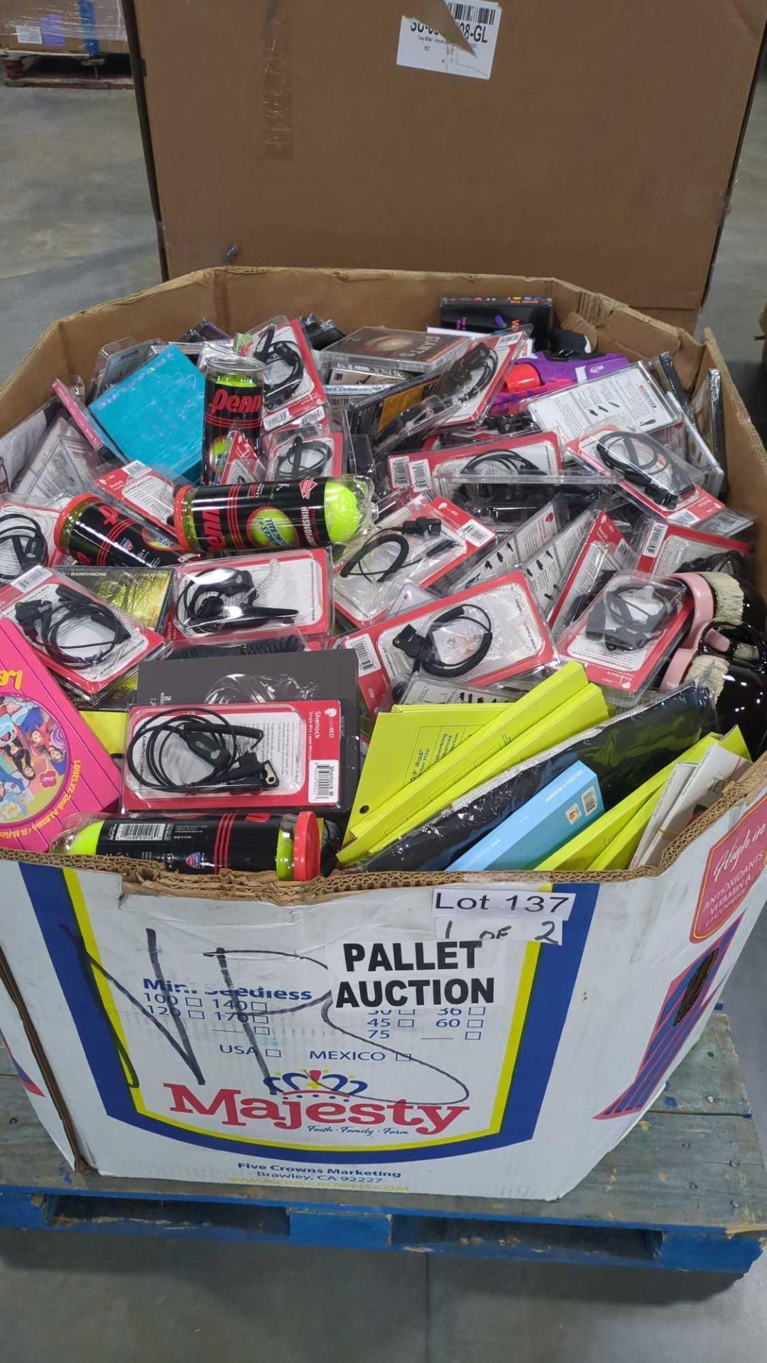 (2) pallets of misc