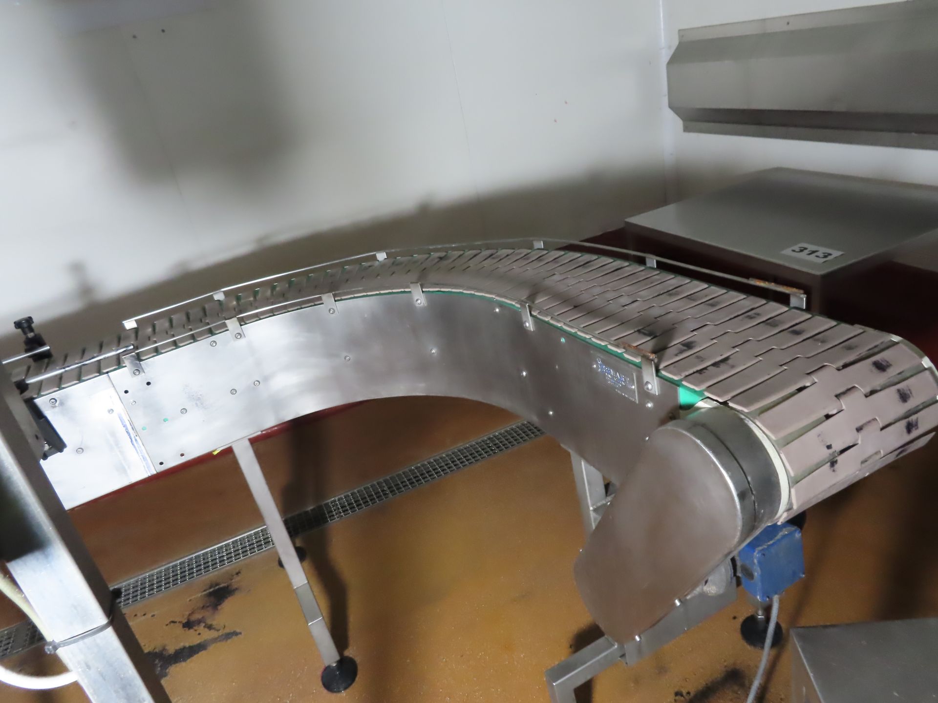 1 x 90 degree bend conveyor. Belt width 250 mm. Running for approx. 1.8 ...