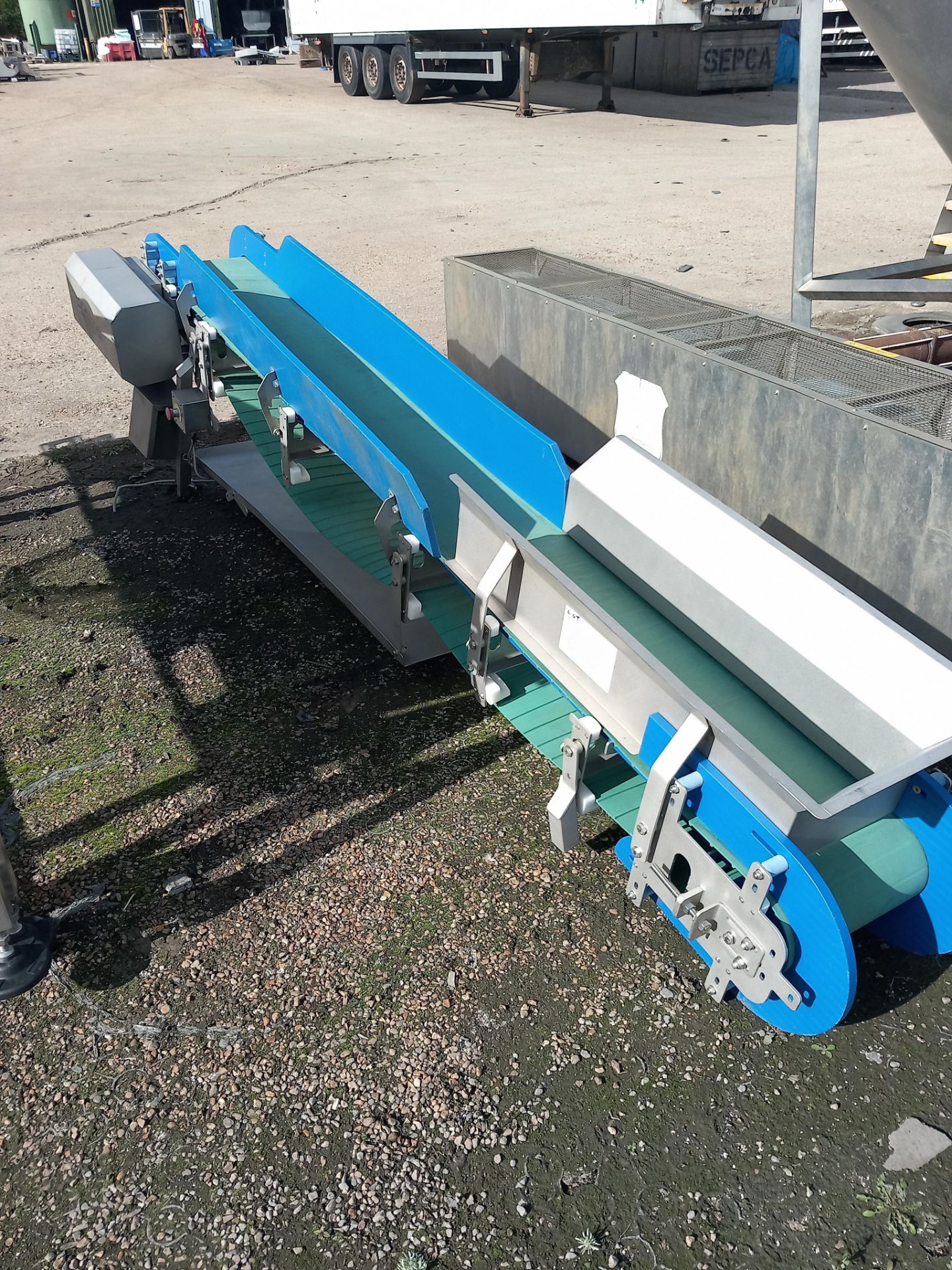 1 x S/s Easi Clean belt conveyor. Dims approx. 2.8 m x 300 mm. #622 ...