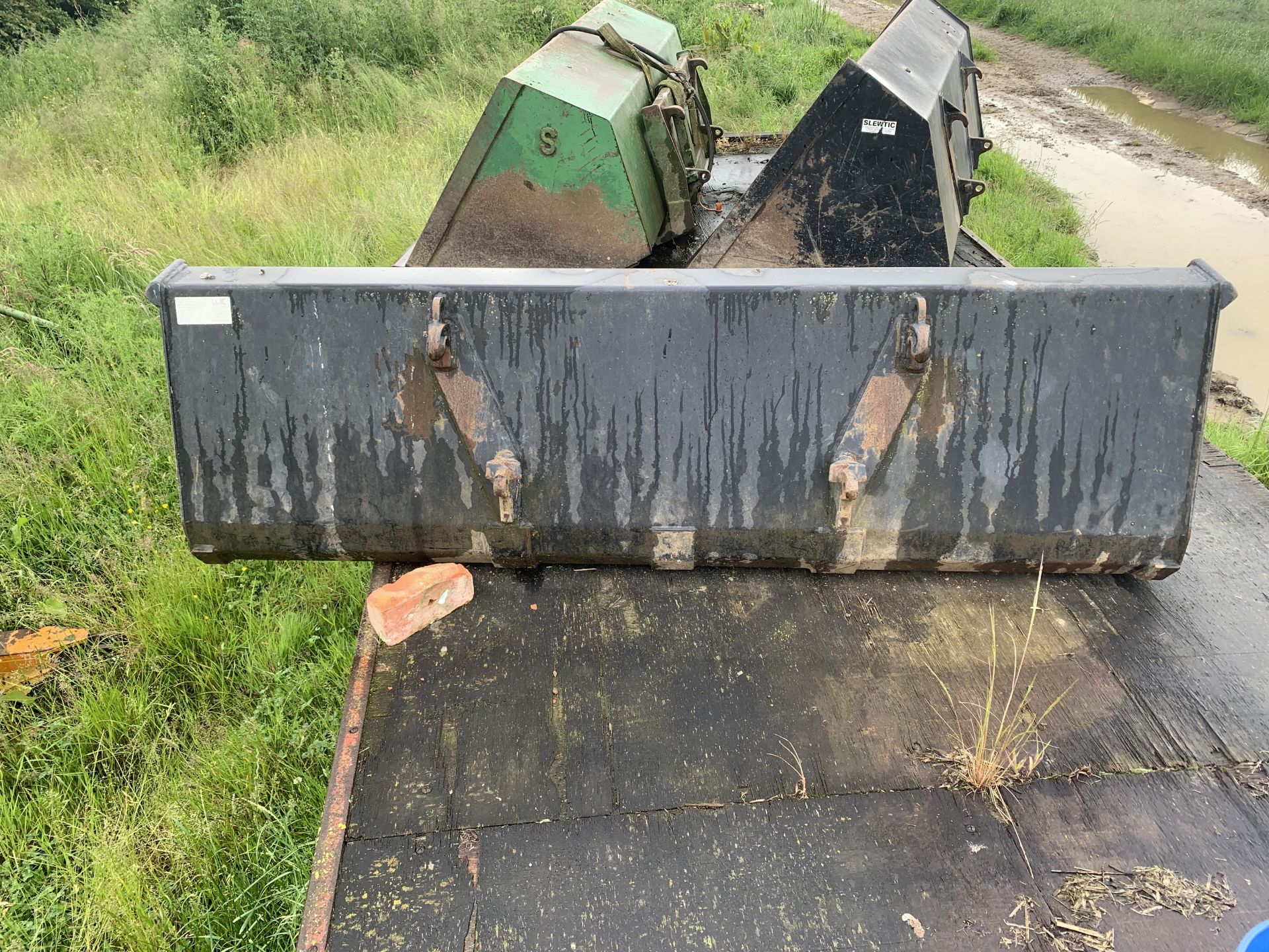 Forklift bucket on Euro brackets