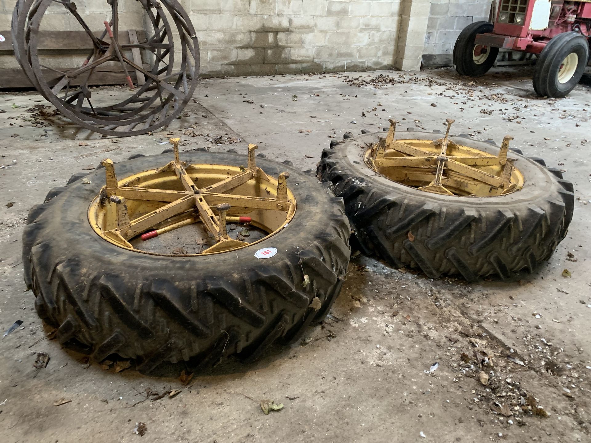 Dual wheels & tyres 16.9R38
