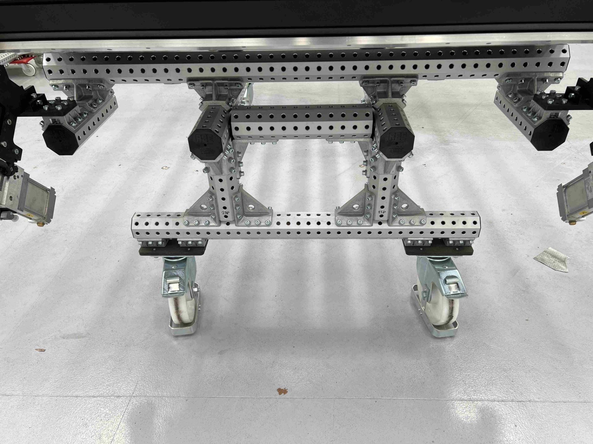 Quantity of various Tunkers, extruded octagonal aluminium Euro gripper ...