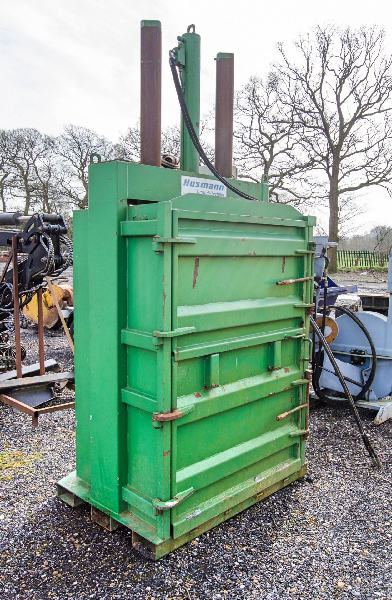 Husmann KBP20 3 phase hydraulic vertical baler Year: 2001 S/N: EWC22435