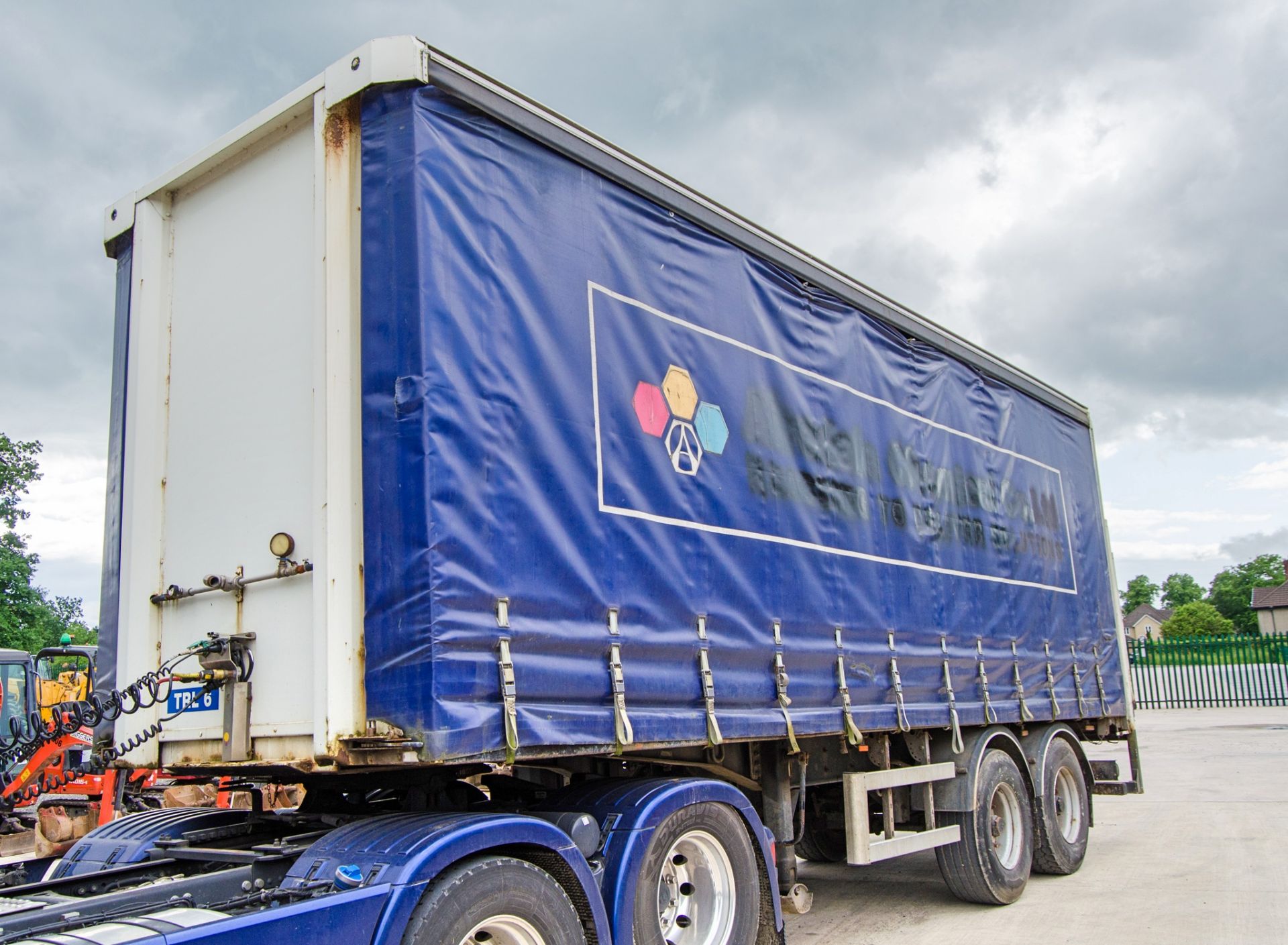 SDC 8.7 metre tandem axle curtain side trailer Year: 2010 VIN ...