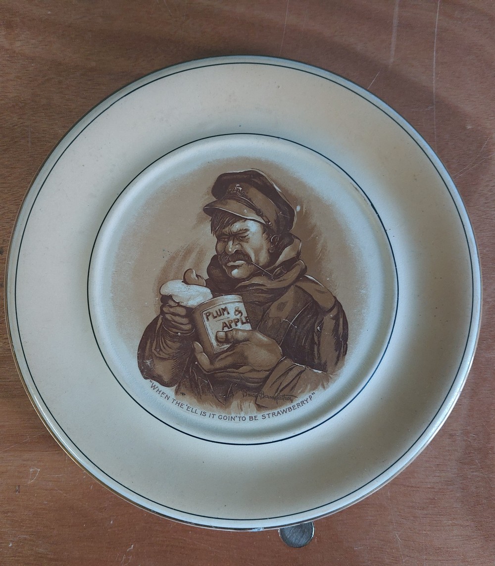 Collection of items to include 1st WW Grimwades items, Darmouth pottery ...