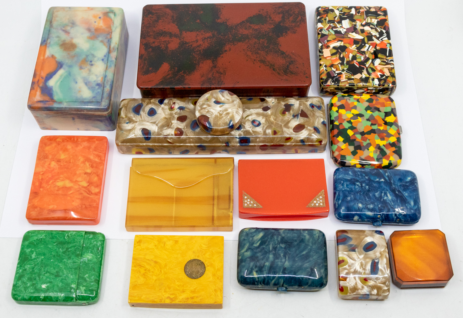 A selection of mixed bakelite or celluloid mid 20th century boxes to ...