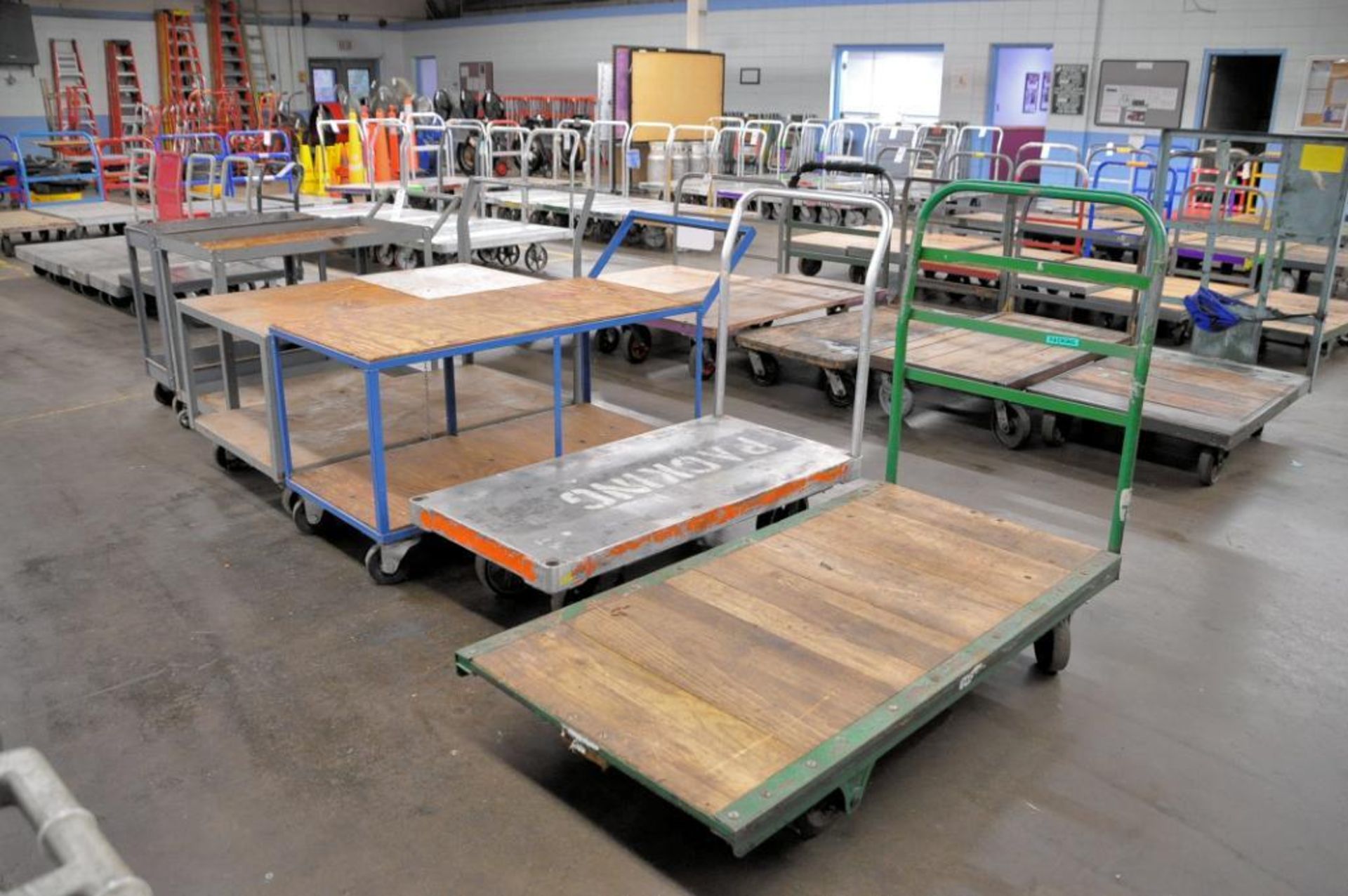 { Group of lots: 669, 670, 671 } Lot - (5) Shop Carts