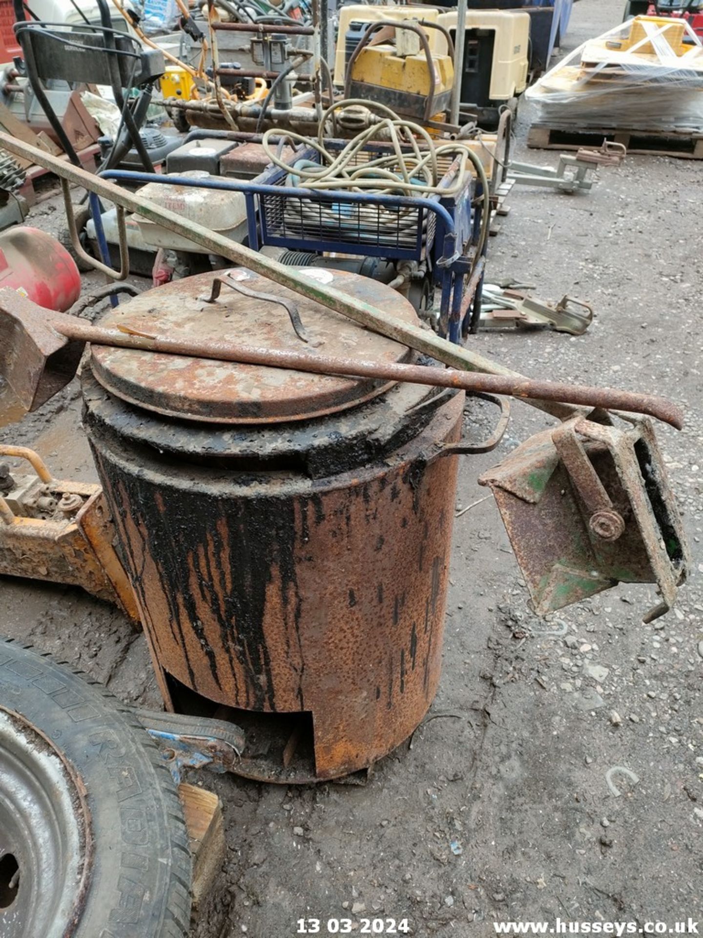 TAR POT *** No Vat On Hammer - Auctioneers Margin Scheme Lot *** Item ...