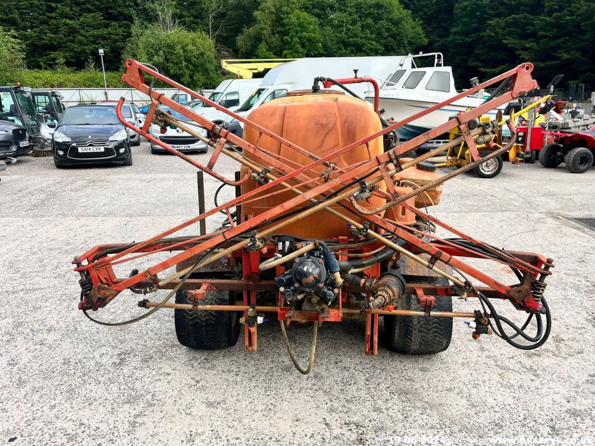 CUSHMAN DIESEL TURF TRUCKSTER C.W 600 LITRE BARGAN SPRAYER RD Item ...
