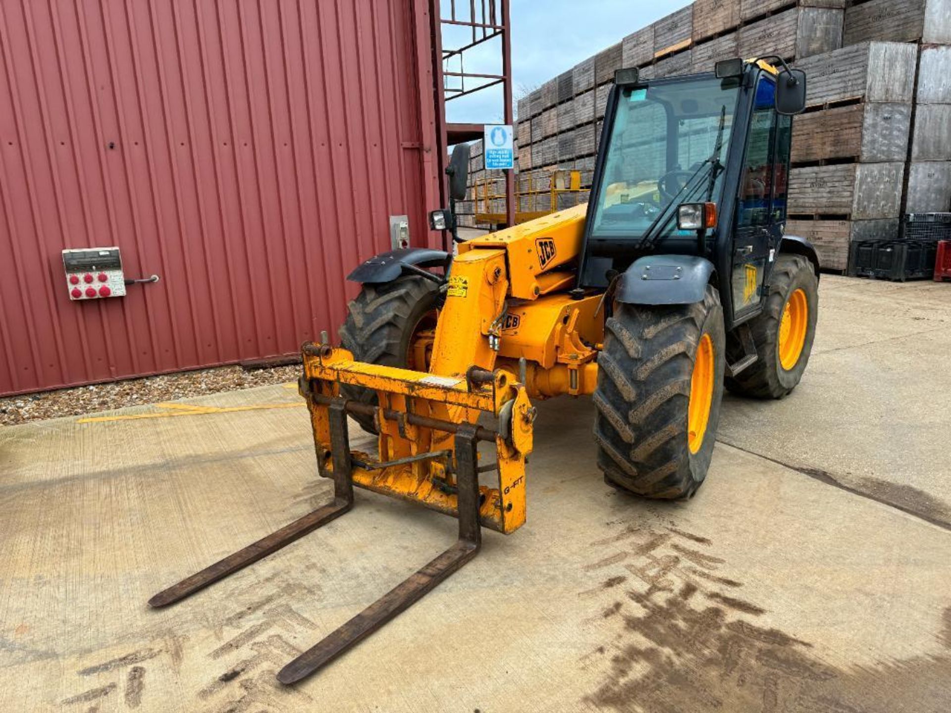 2004 JCB 526S Farm Special Loadall with Q-fit headstock and pallet ...