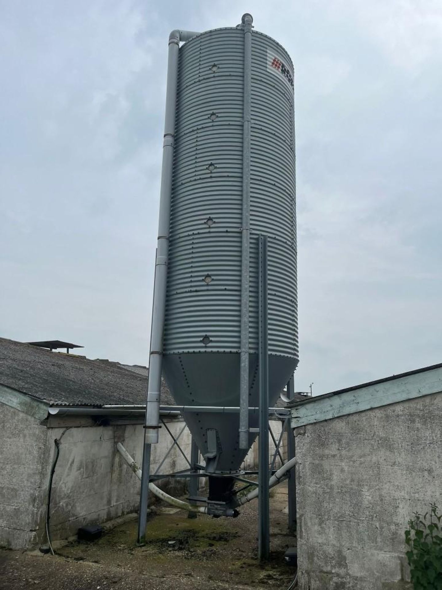 Location: near Brooke, Norfolk. Roxell 14T Feed Bin, Double Auger ...