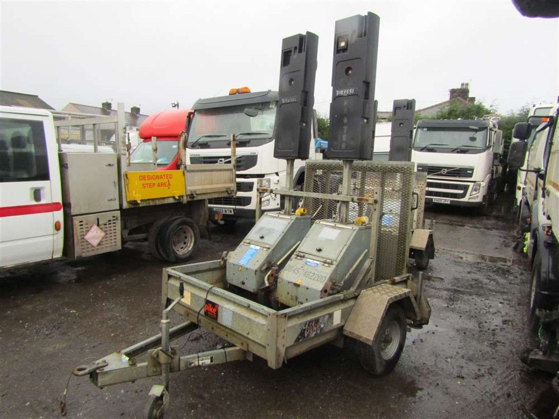 Traffic Light Trailer c/w 2 x Sets Of Traffic L