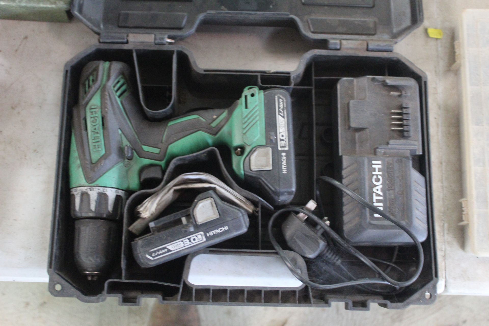 Hitachi 18v cordless drill, 2x batteries and charger.