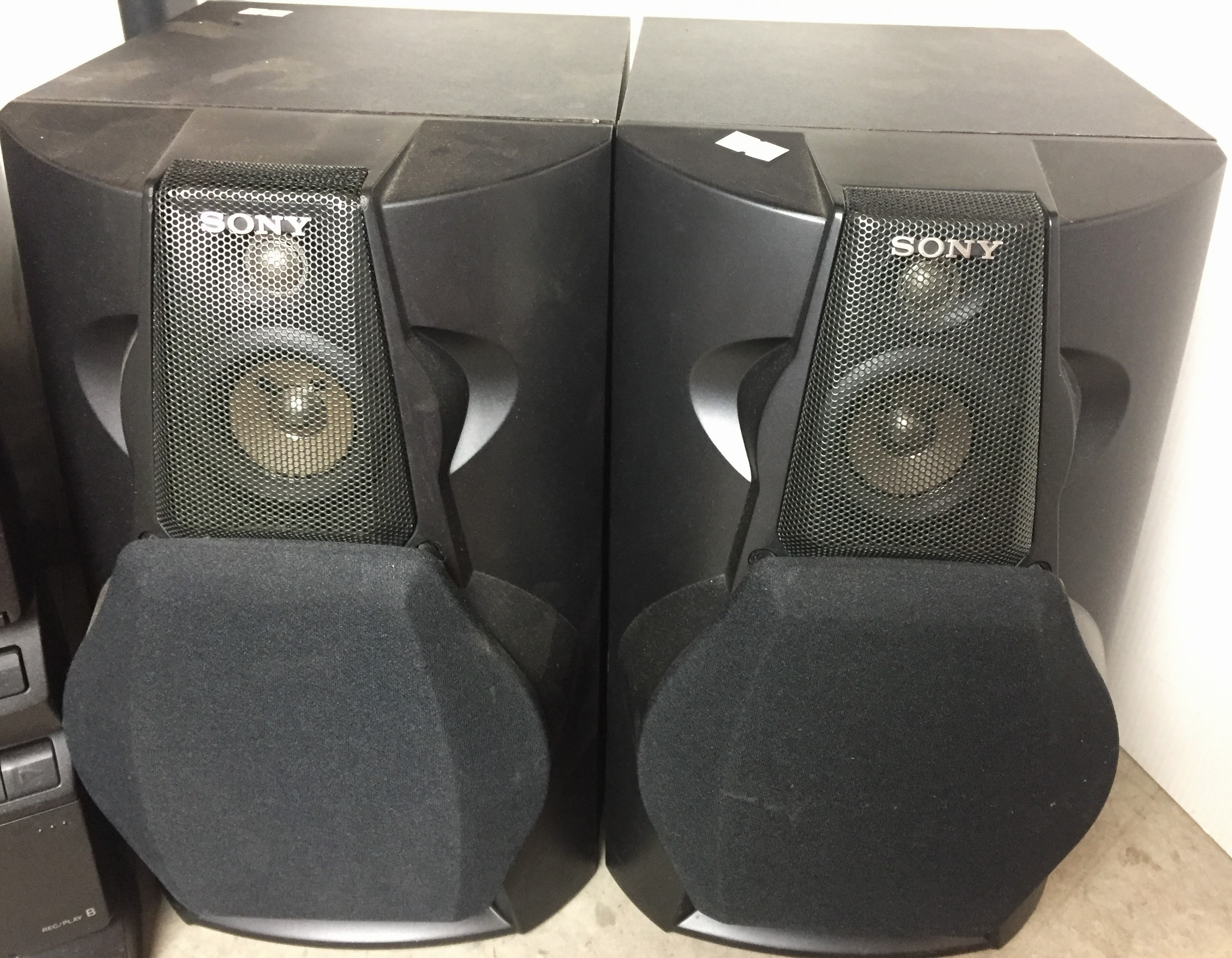 Sony RX70 Mini Hi-Fi Component System with instruction manual, pair of ...