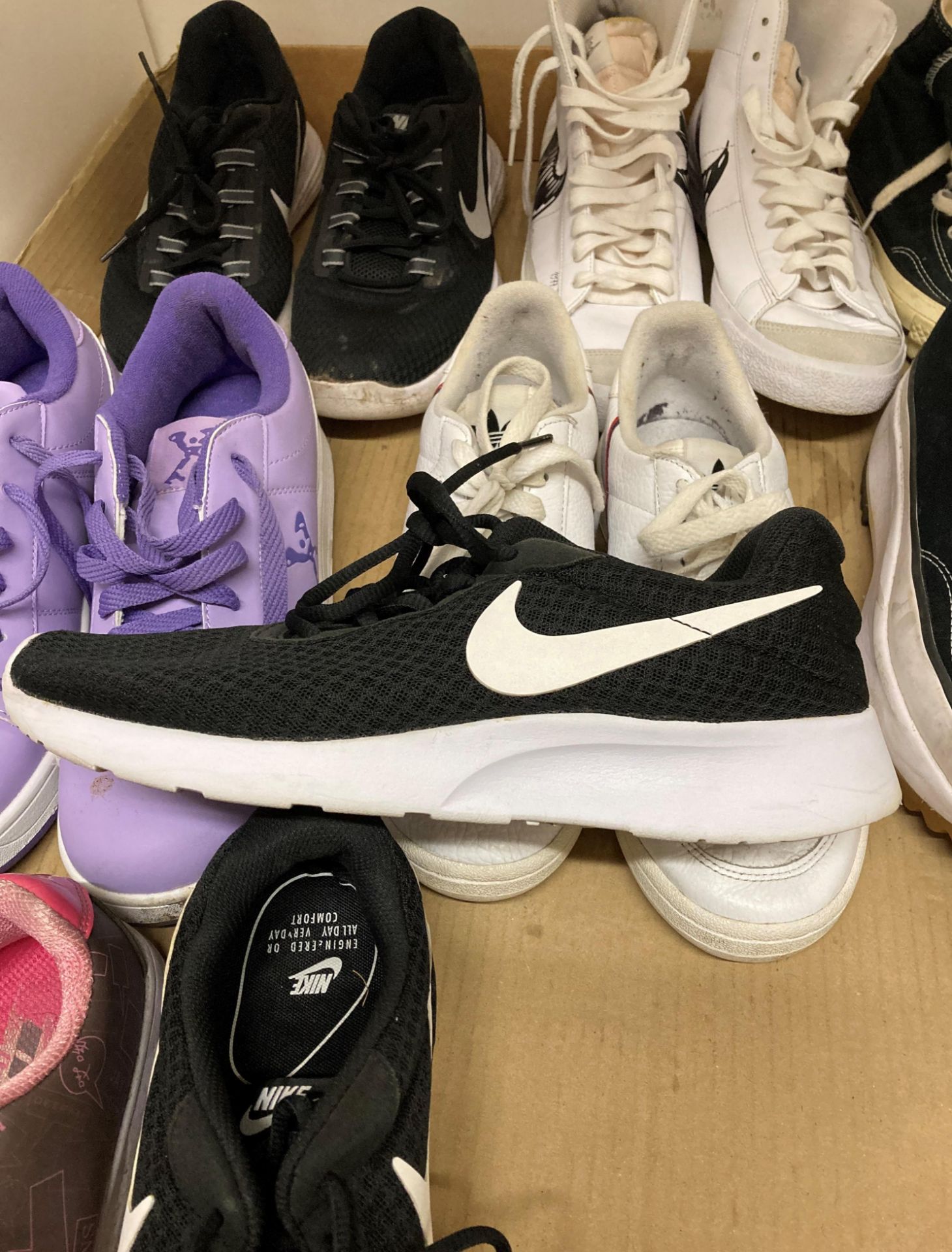 Contents to tray - nine assorted pairs of trainers by Nike etc, various ...